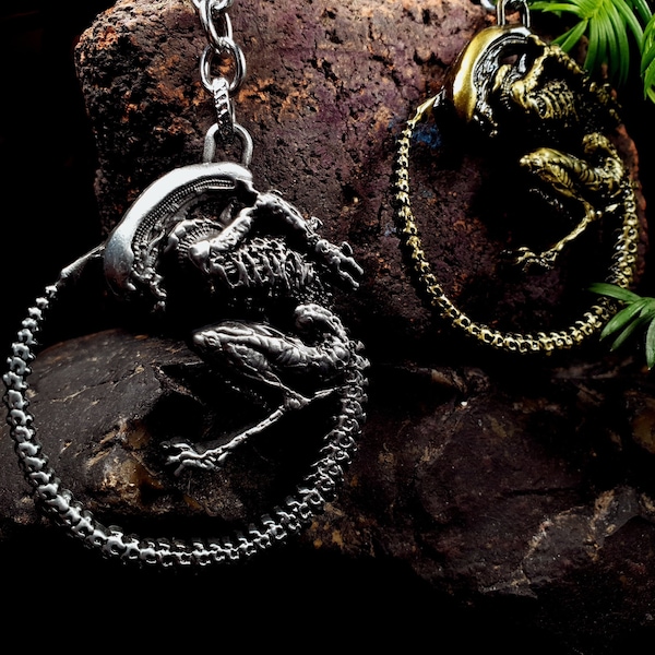 Xenomorph Keychain - Etsy