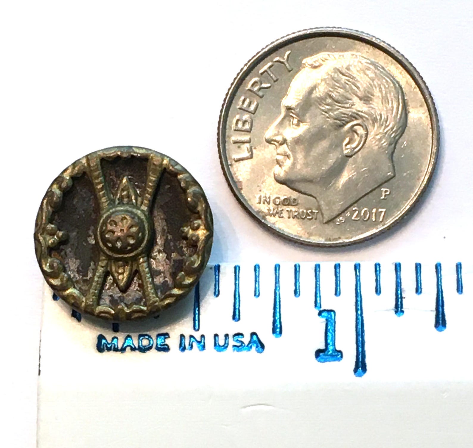8 Antique Victorian Buttons, Metal Picture Buttons, Self Shank | Sewing ...