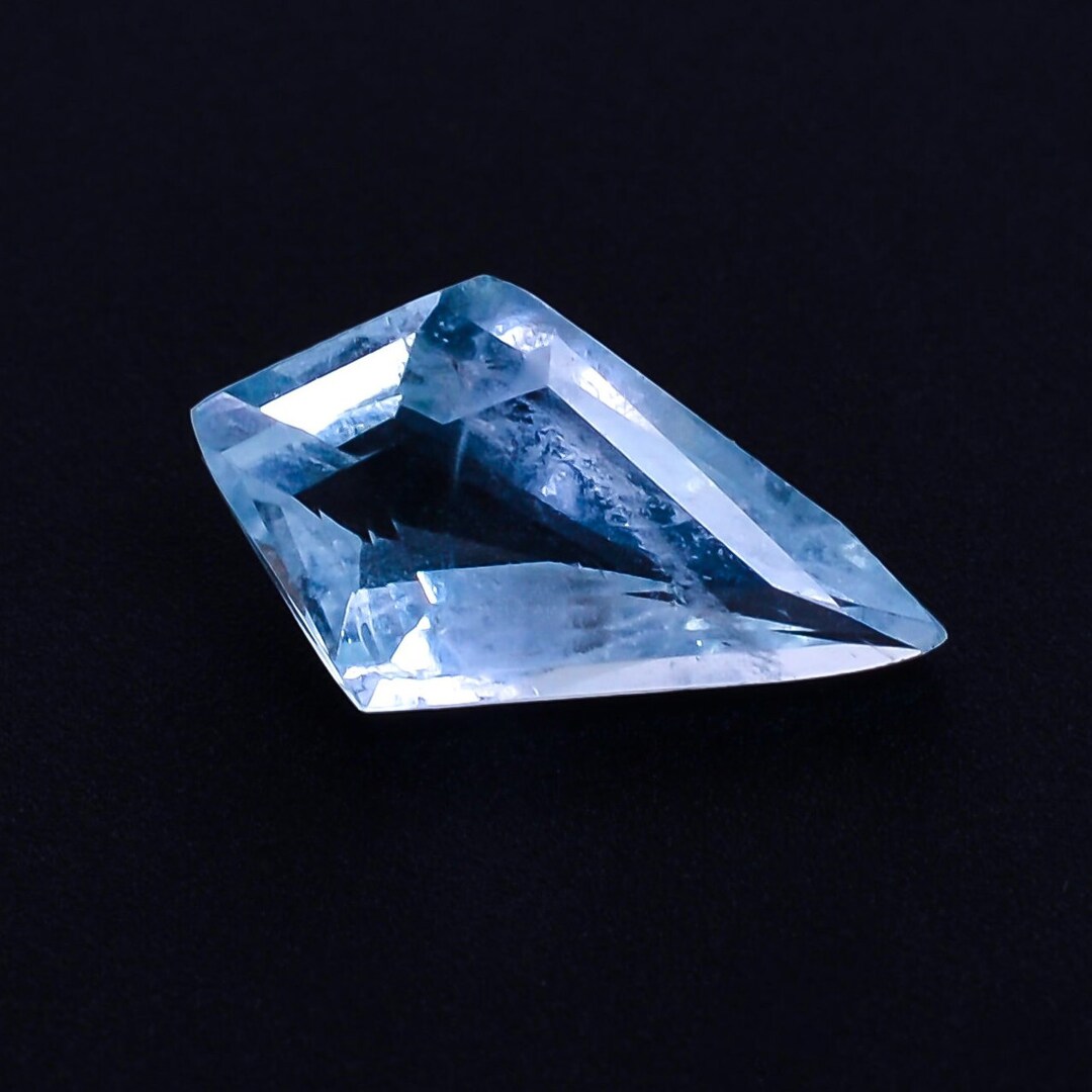 Aquamarine Crystal Gemstone: Lozenge Step Cut, 10x6x3mm - Etsy