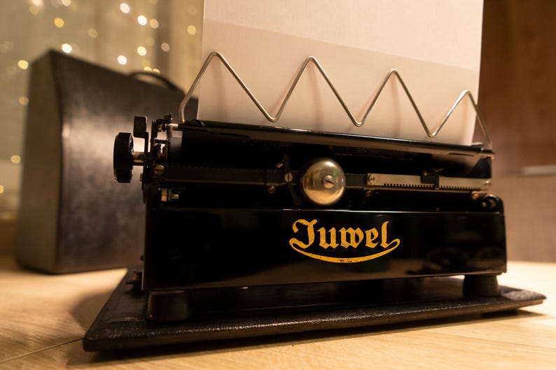 Juwel 3 - Wednesday Typewriter - Etsy