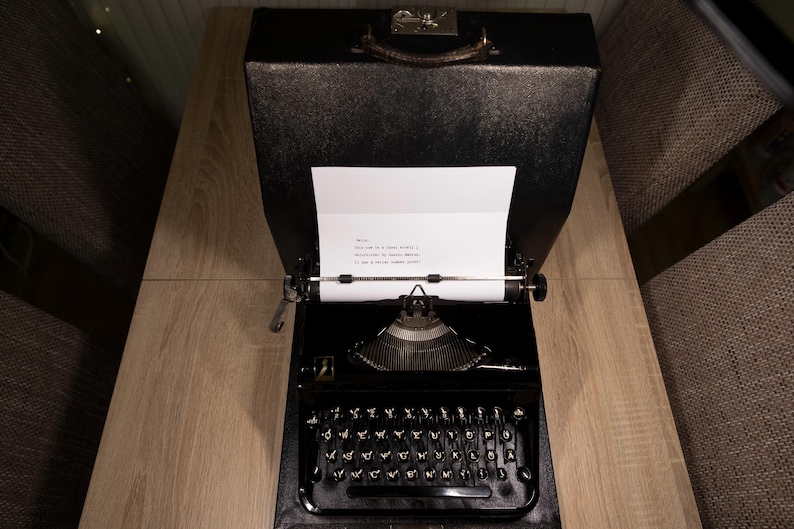 Juwel 3 - Wednesday Typewriter - Etsy