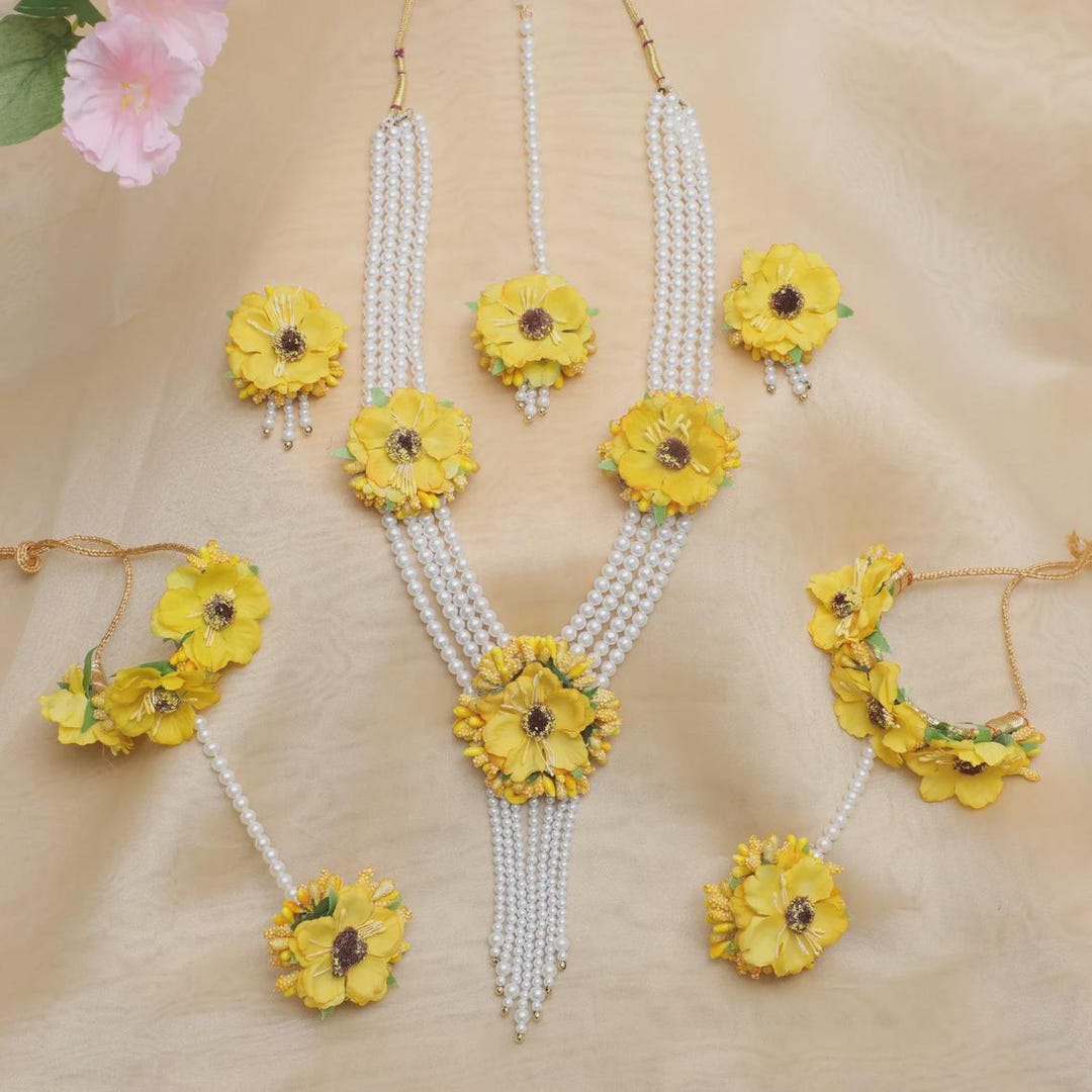 Yellow White Floral Bridal Jewelry Set for Haldi & Mehndi | Gotta Patti ...