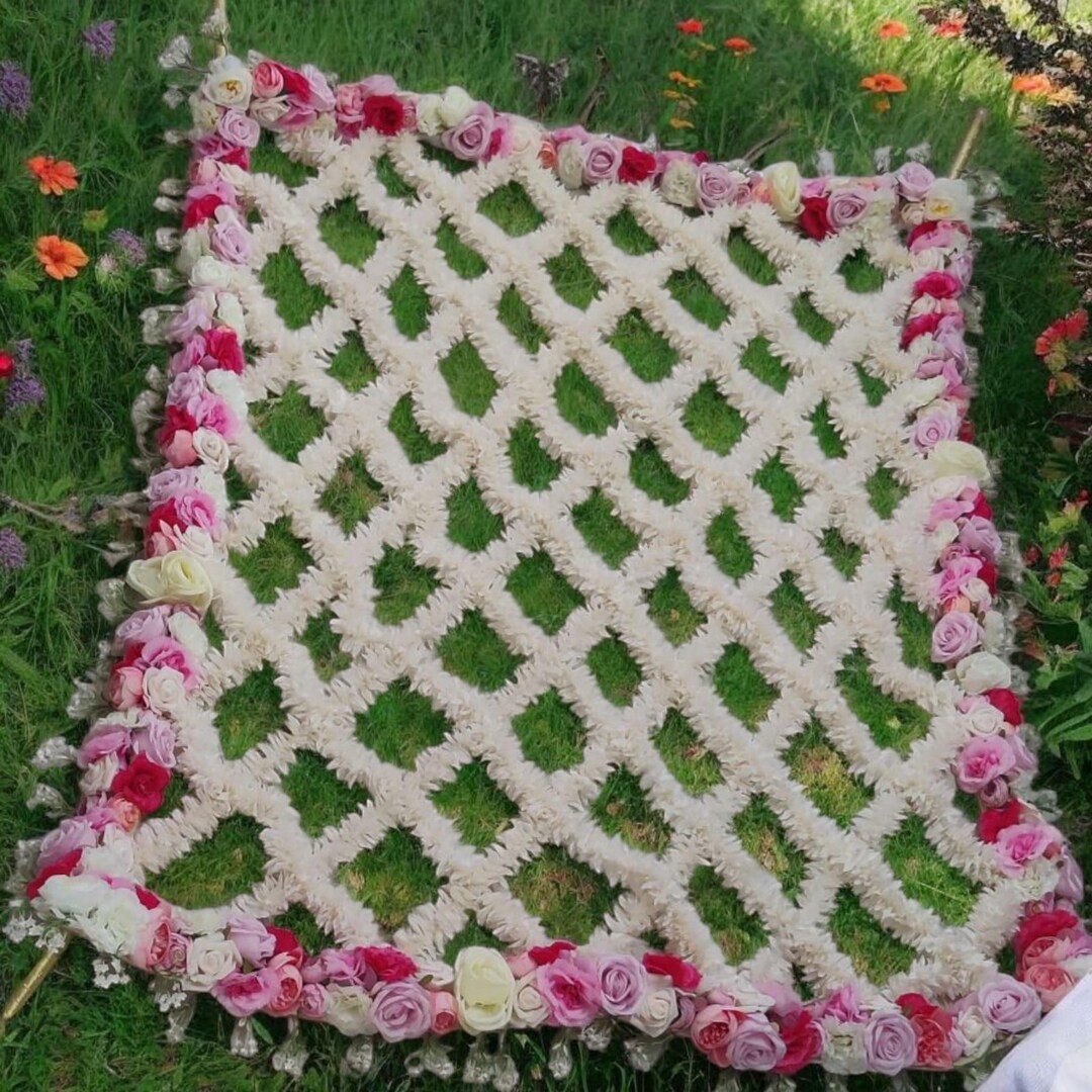 Phoolon Ki Chaddar Bridal Entry | Jasmine Flower Wedding Decor ...