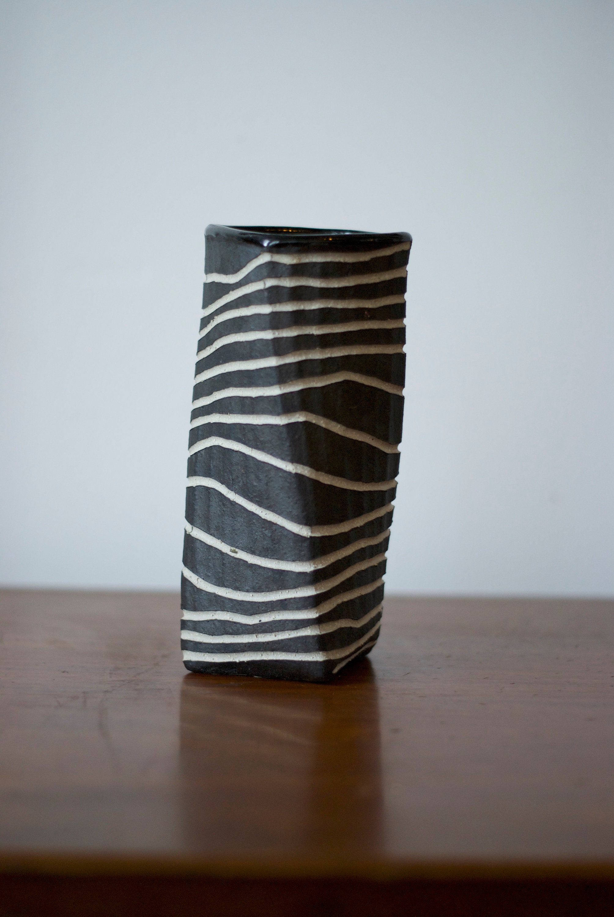 Fine Art Black & White Sgraffito Vase Studio Pottery Marked Halvorsen ...