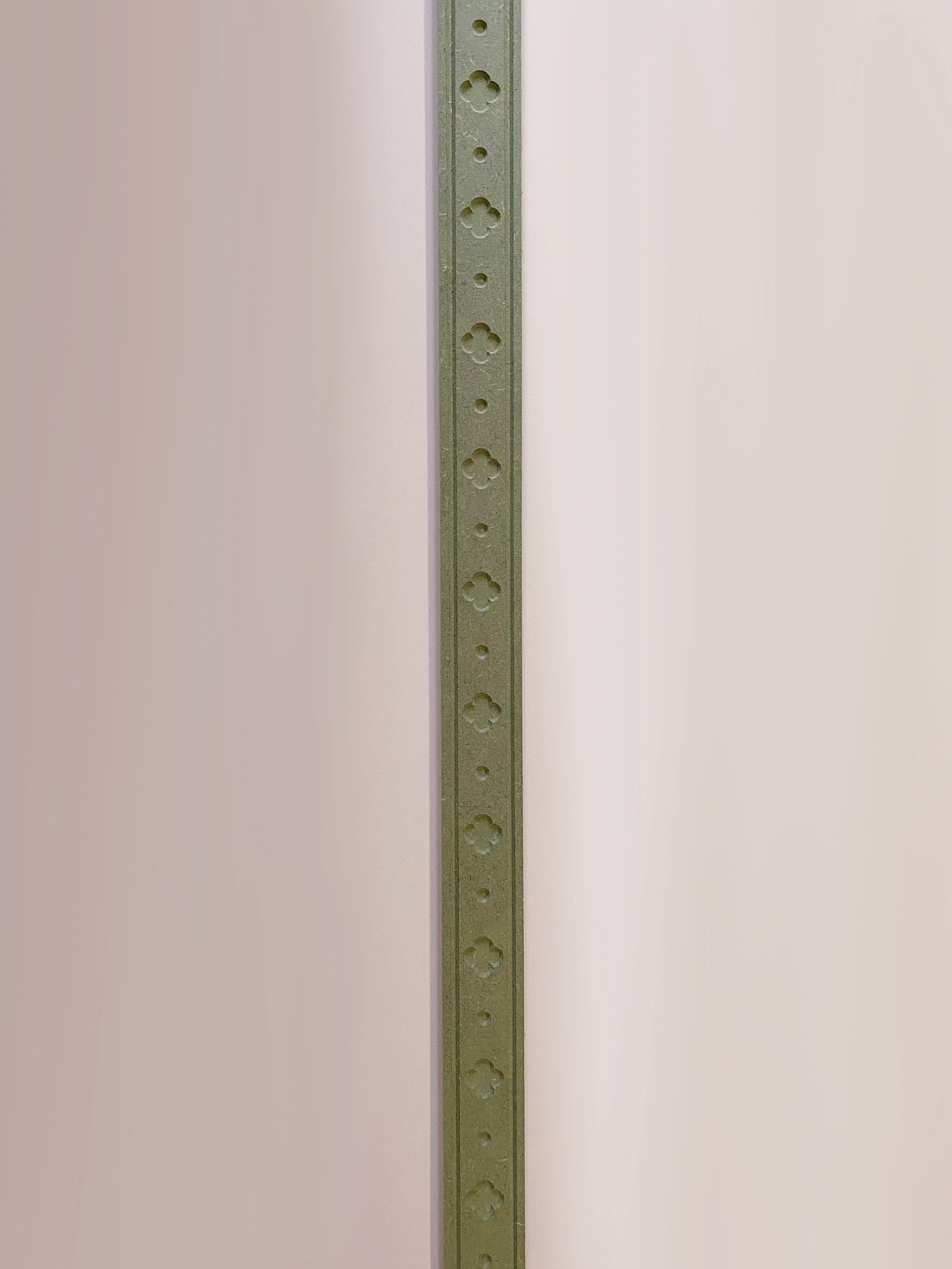 Medium Flower Decorative Trim Moulding 6mm Thick Approximately 96cm ...