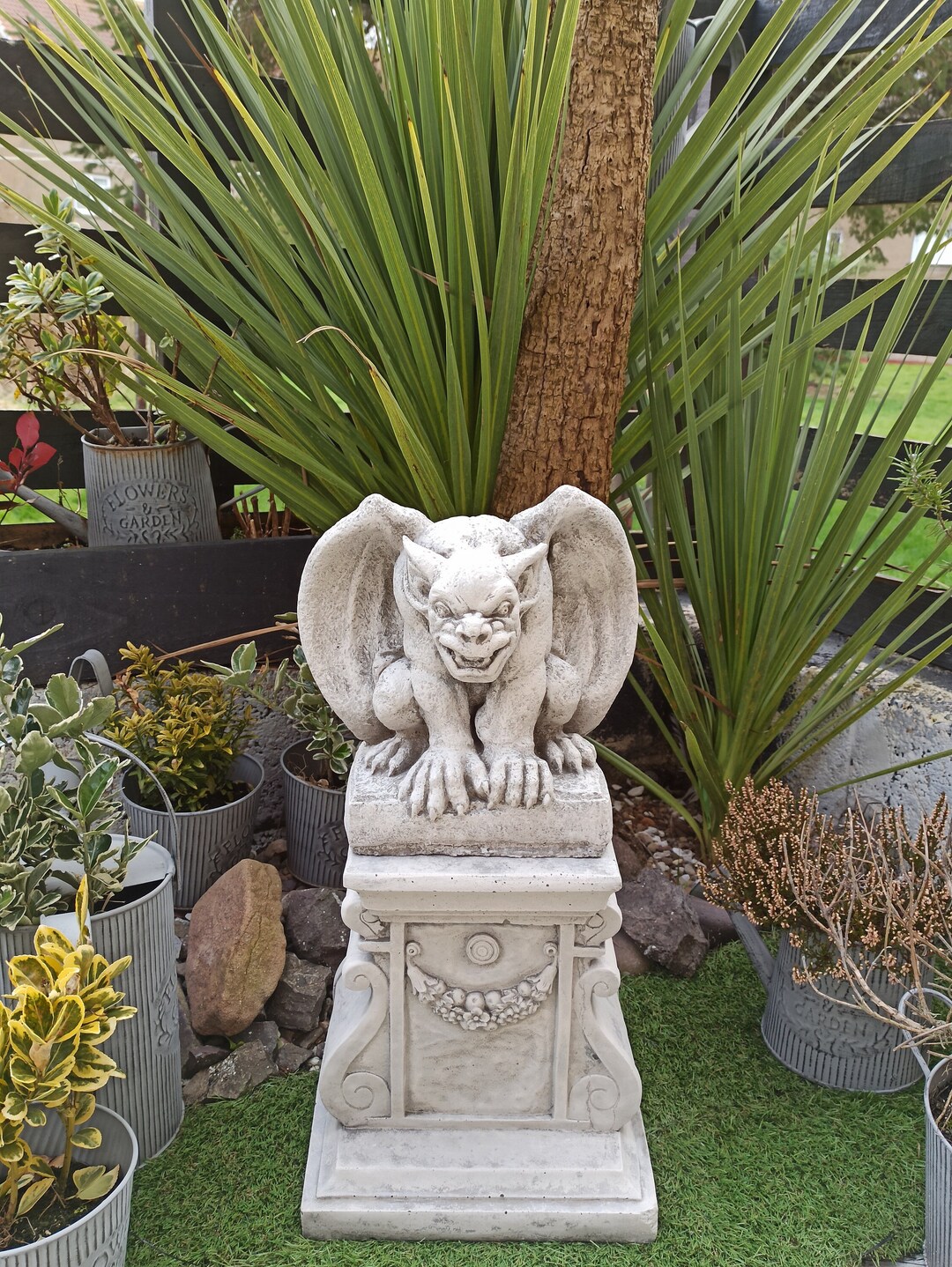 Stone Garden Plinth Pedestal and GARGOYLE Stone Statue GREMLIN Ornament ...