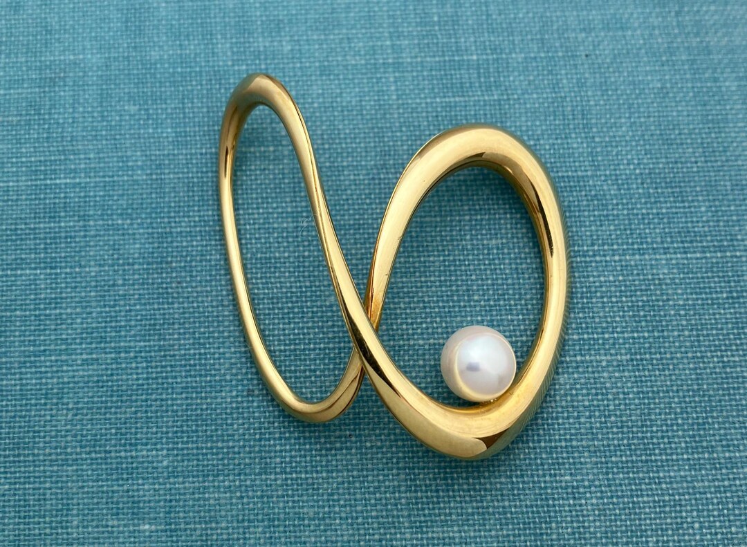 Britt Anderson Anticalstic Formed 18K Slide With Cultured Pearl Accent ...