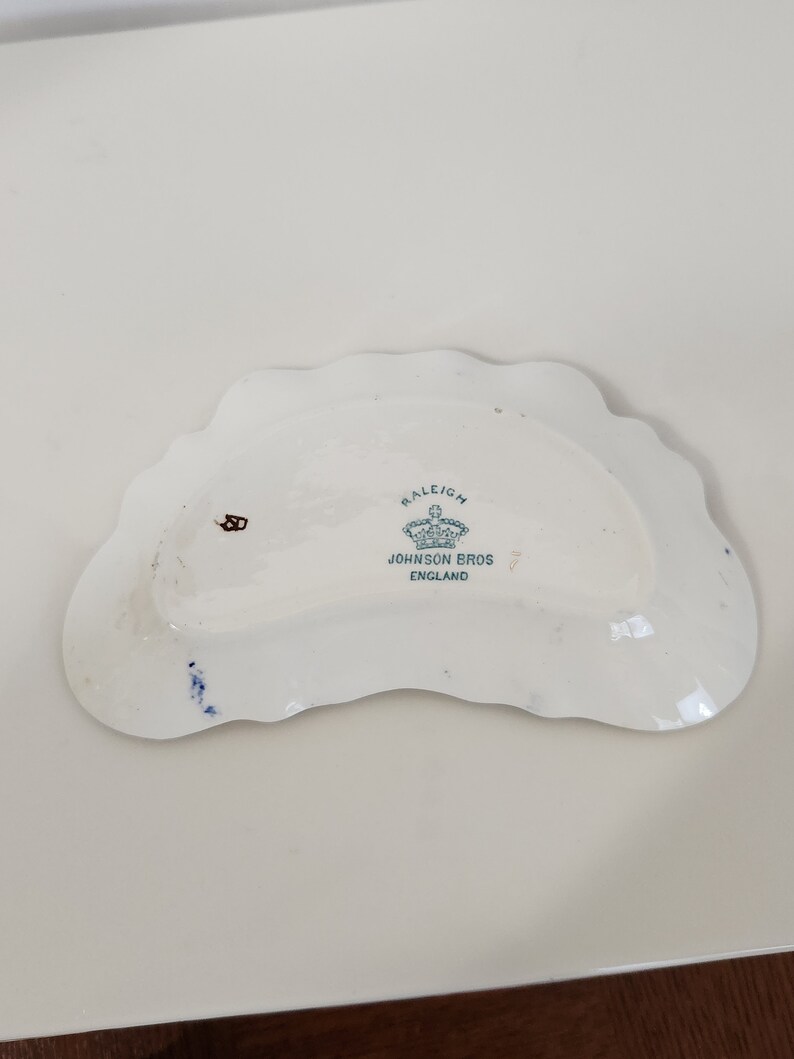 6 Pcs Johnson Bros Bone Plates Raleigh Pattern, Made in England ...