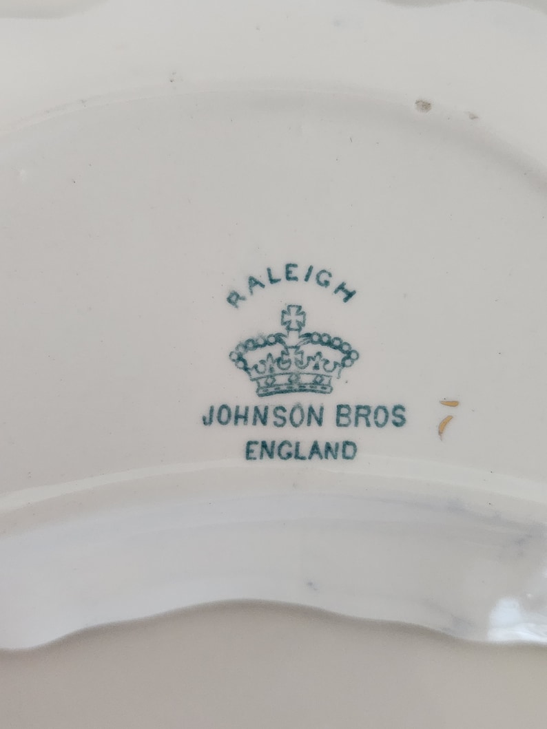 6 Pcs Johnson Bros Bone Plates Raleigh Pattern, Made in England ...