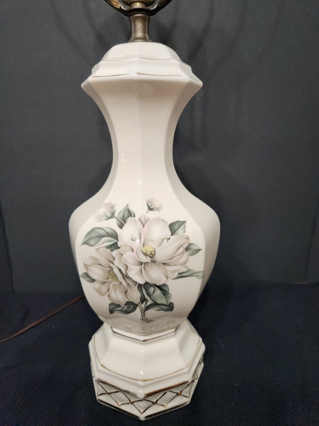 Vtg Magnolia Floral Porcelain Table Lamp With Hand Painted Gold Accents ...