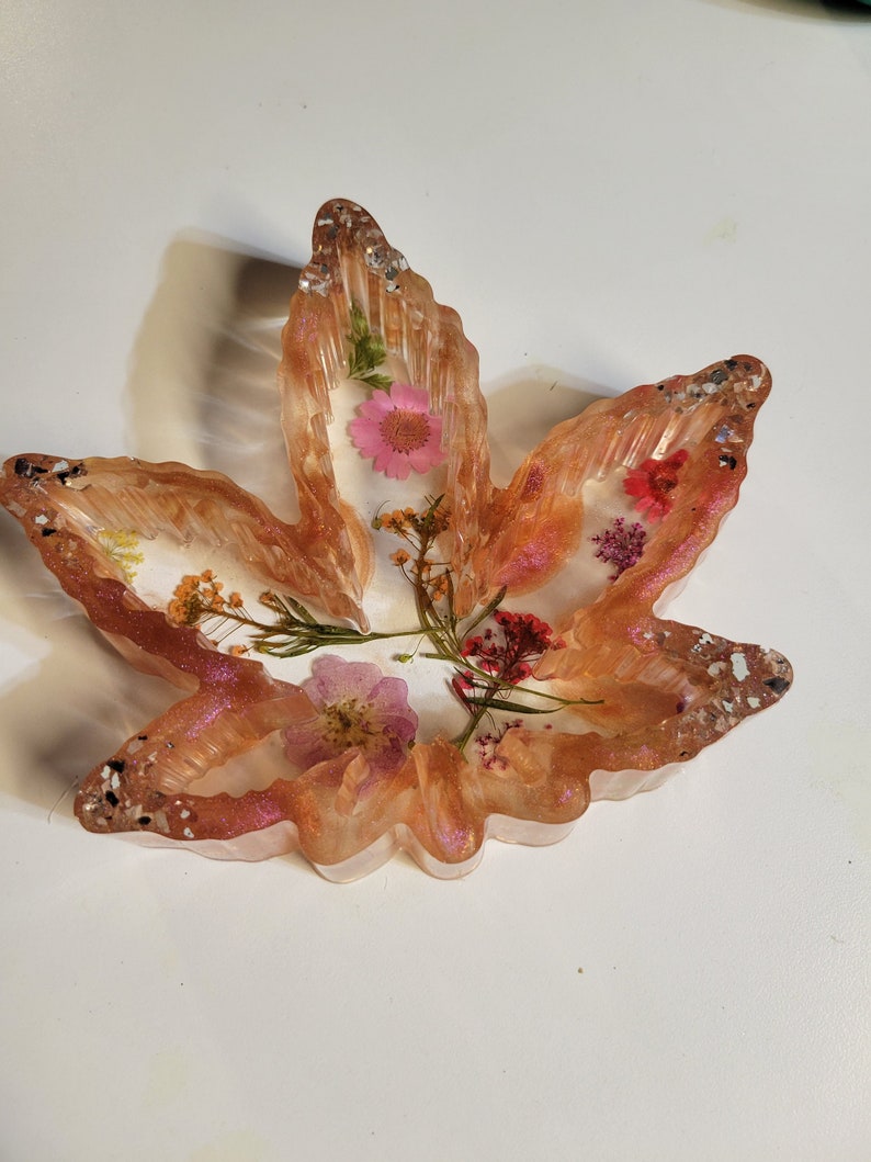 Epoxy Resin Marijuana Leaf Ashtray - Etsy