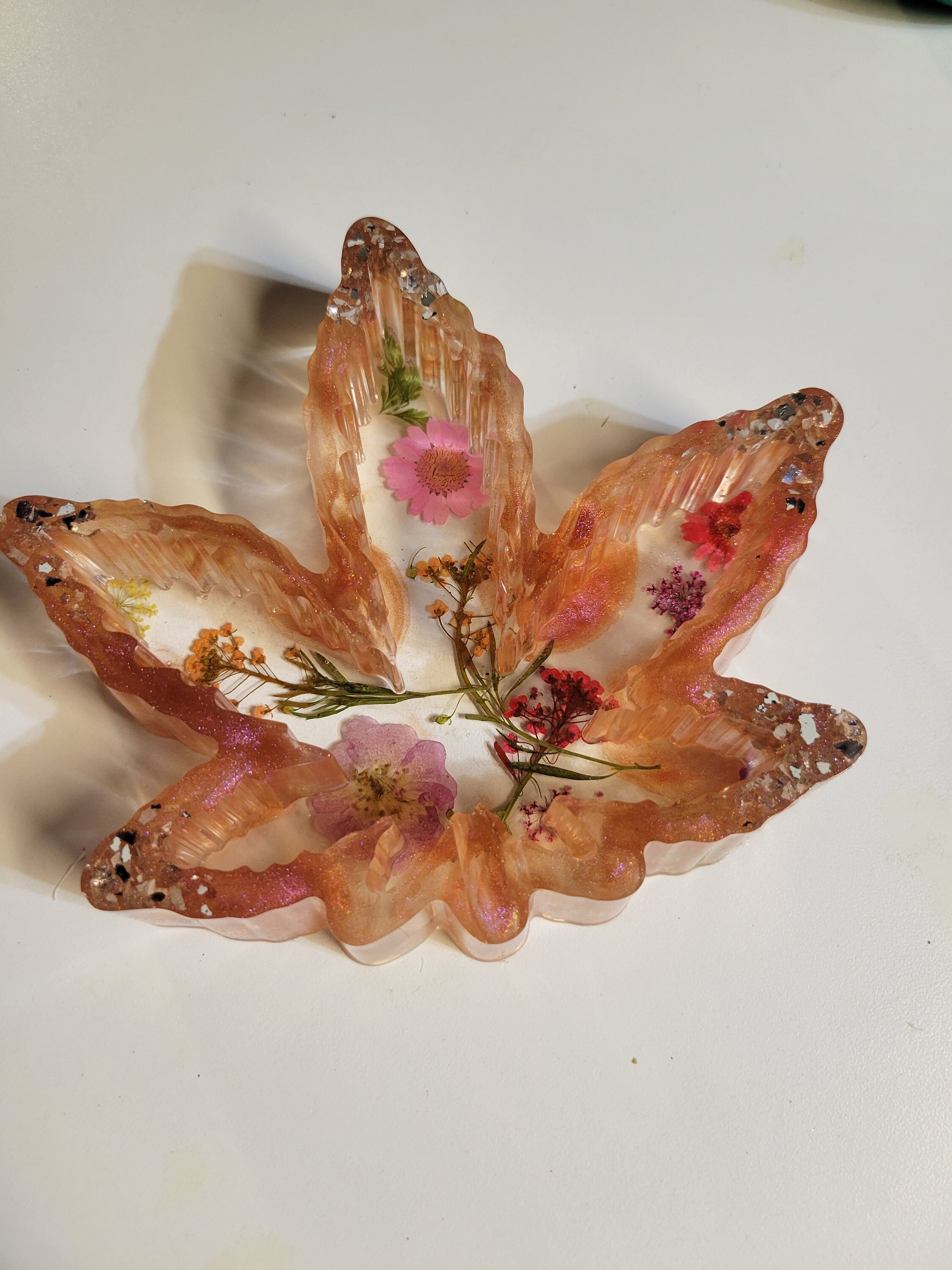 Epoxy Resin Marijuana Leaf Ashtray - Etsy