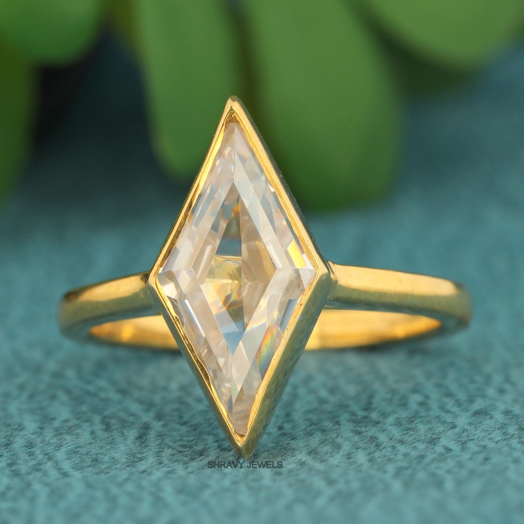 Kite Cut Moissanite Engagement Ring 3 CT Kite Cut Gold Ring Unique Kite ...