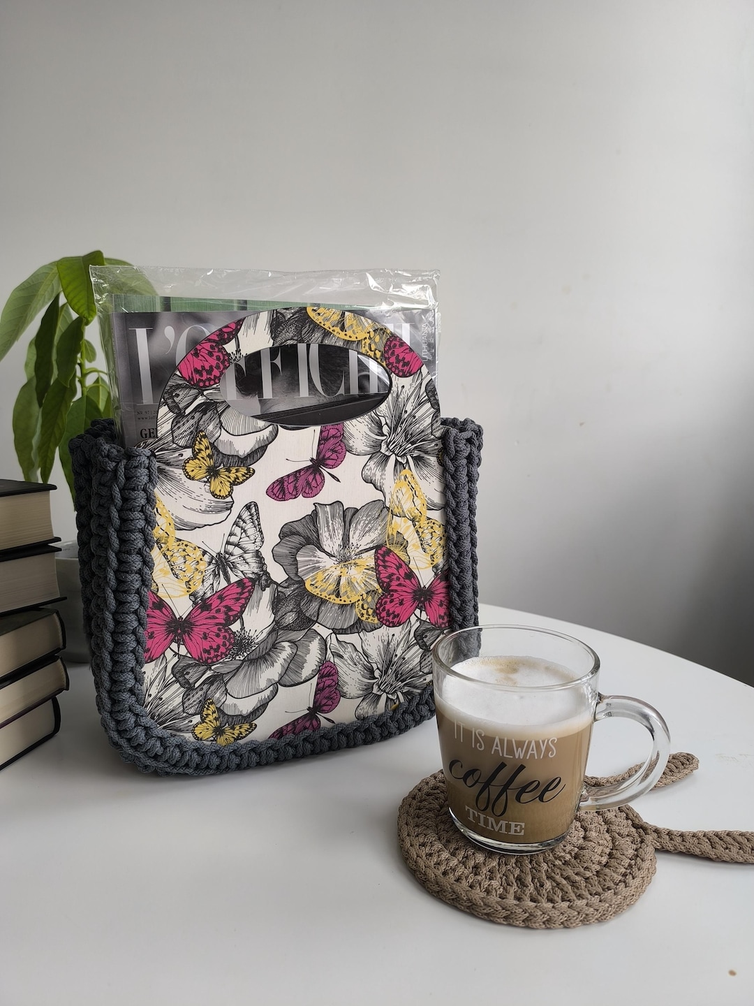 Handbag / Magazine / Bookcase, Crochet Retro Style Detail, Retro ...