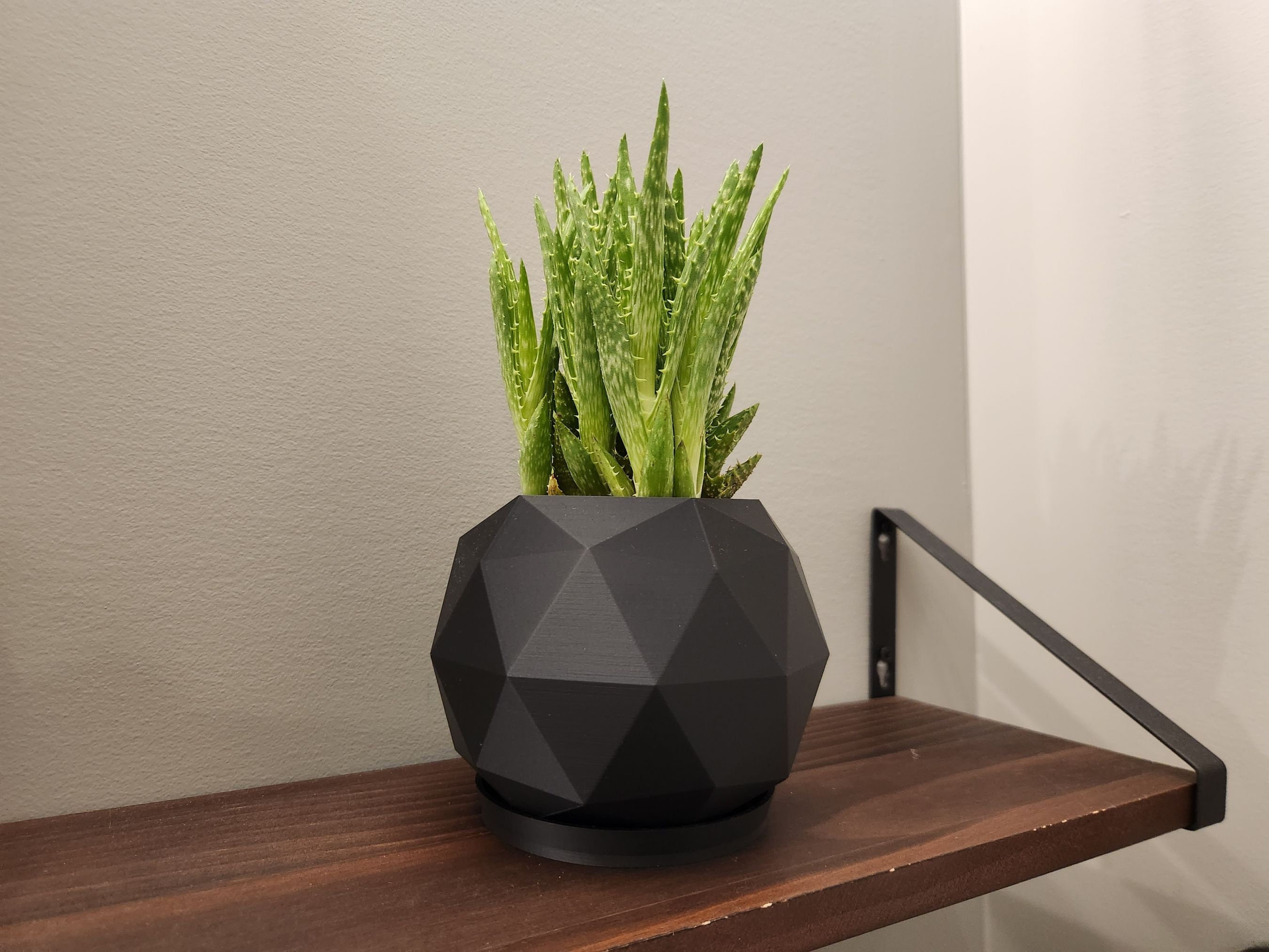 Solid Color Low-poly Planter | Modern Geometric 3D Printed Plant Pot ...