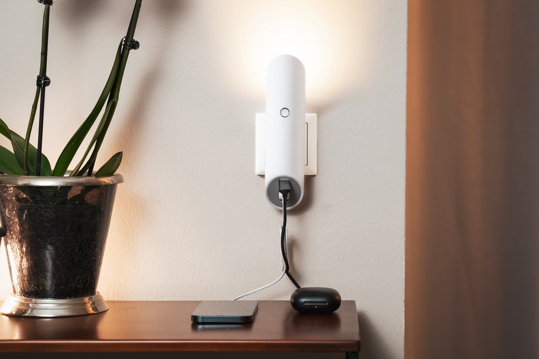Spotlight Wallcharger - 3-stage Dimmable Design Spotlight & Quick ...