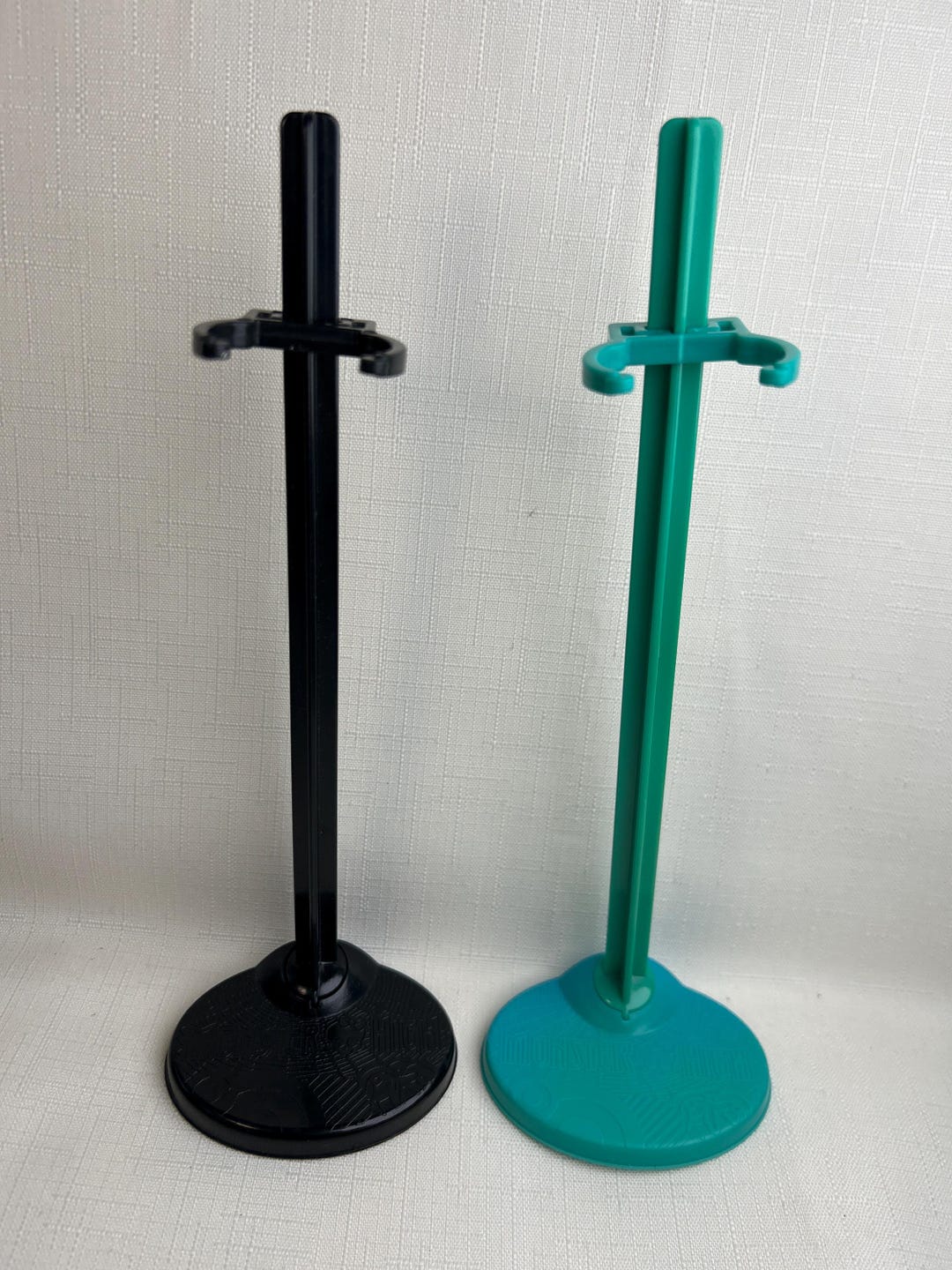 Authentic Monster High Doll Stand Green, With Base and Backdrop for G3 ...