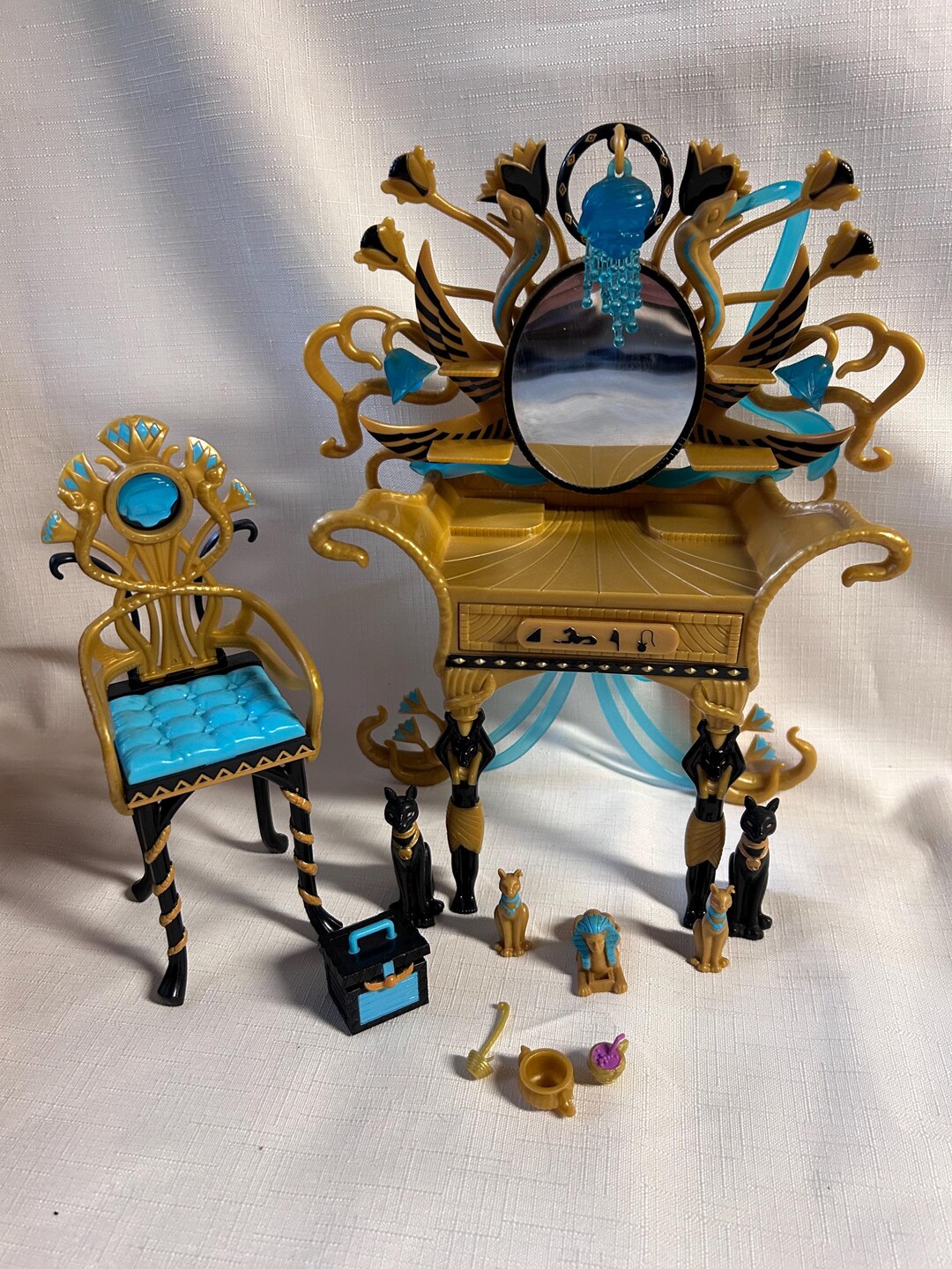Mattel Monster High Cleo De Nile Vanity Play Set Original Mattel ...
