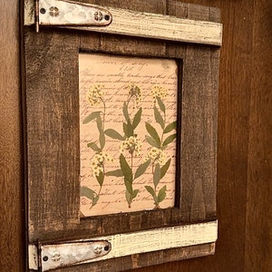 Gold Antique Style Ornate Vintage Frames Pressed Flower Art in Green ...