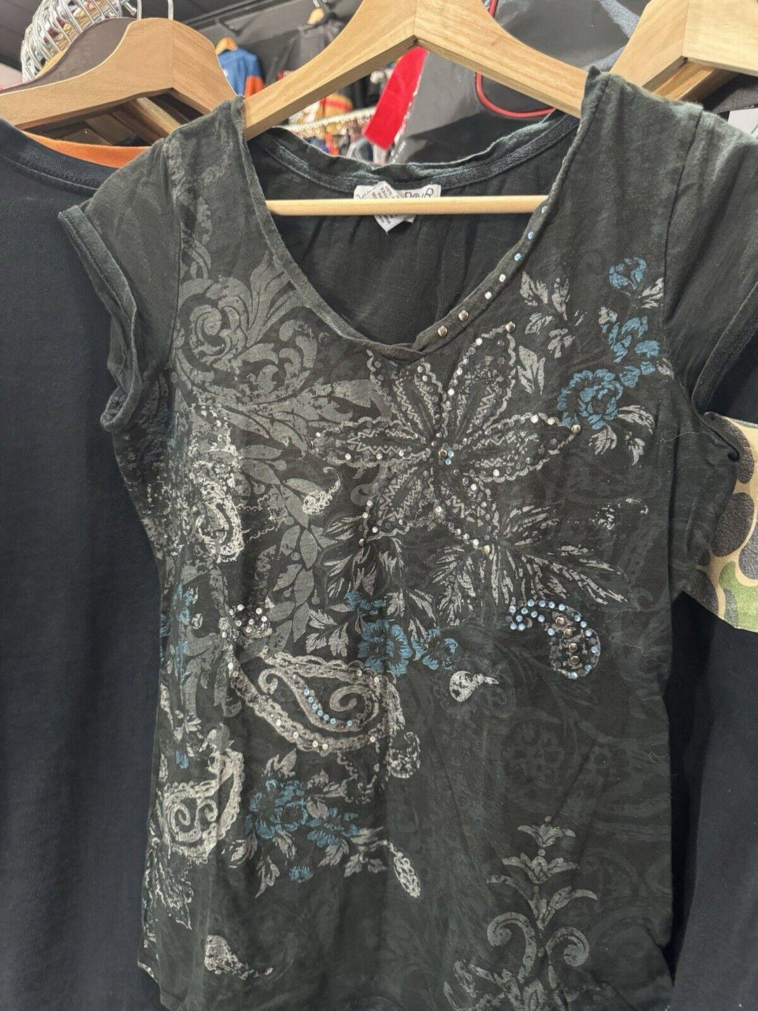 Vintage Y2K Black Goth Grunge Rhinestone Flowers V Neck T Shirt Size ...