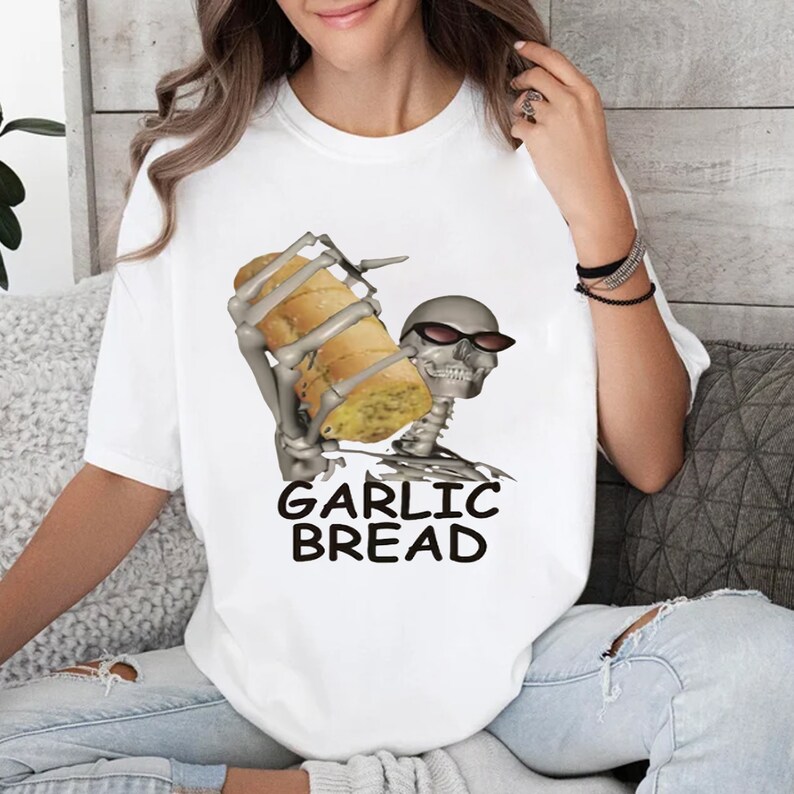Garlic Bread Skeleton, Evil Skeleton Meme Garlic Bread Meme Hard Skeleton Skeleton Shirt Garlic ...
