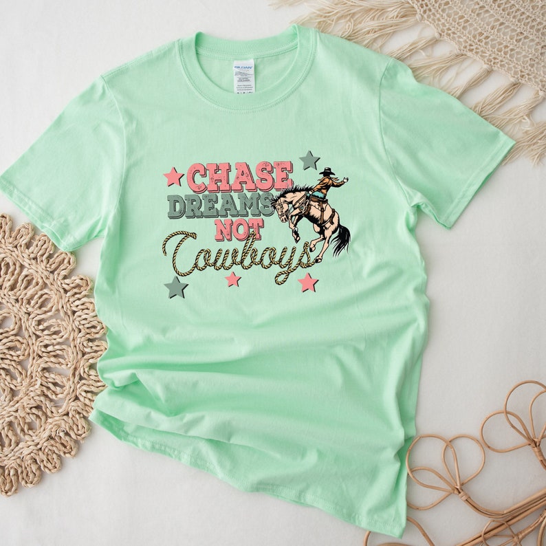 Chase Dreams Tee, Western Vibes, Country Music, Boho, Country Merch ...