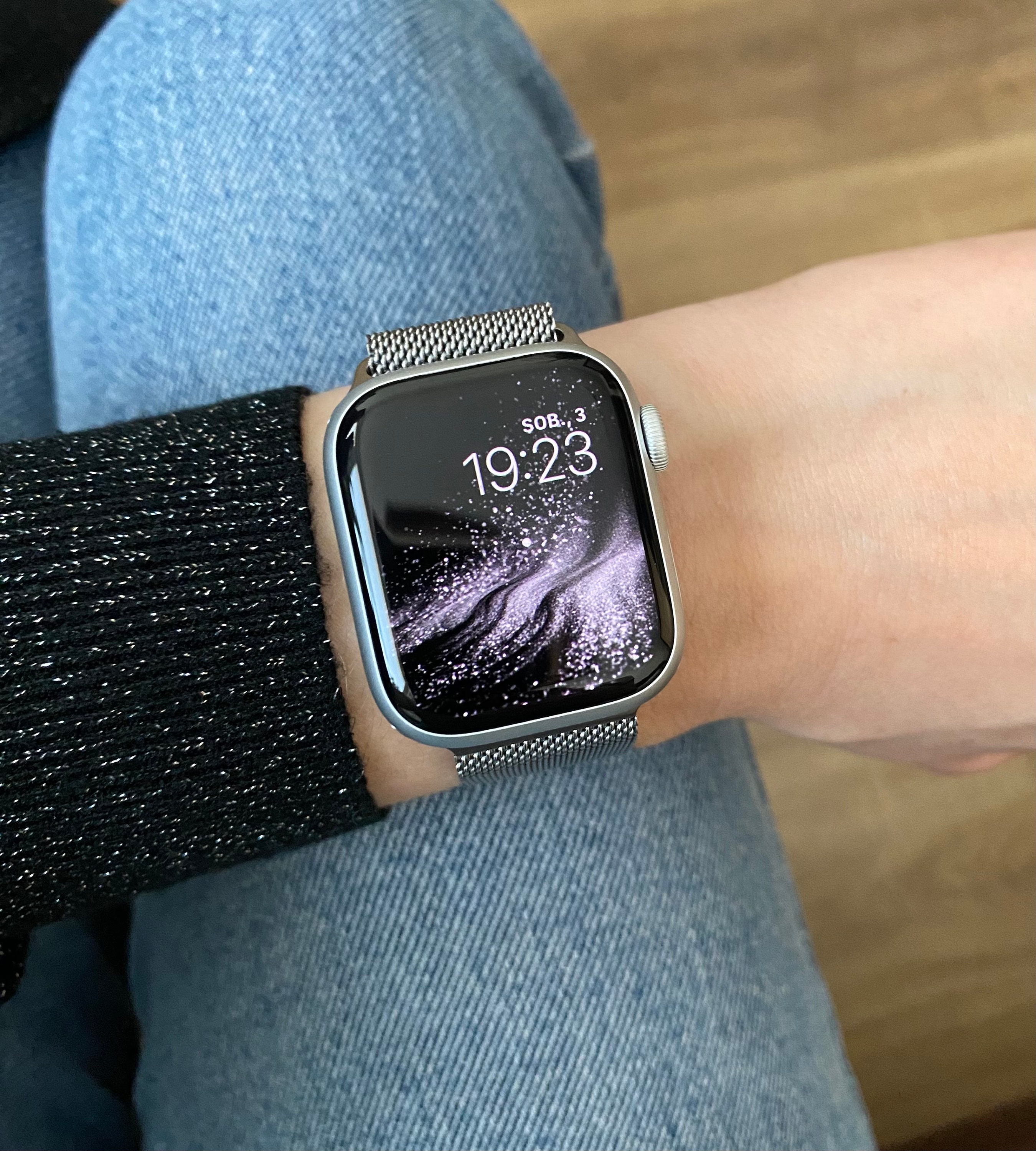 Silver Glitter Apple Watch Wallpaper, Black and Silver Apple Watch Face ...