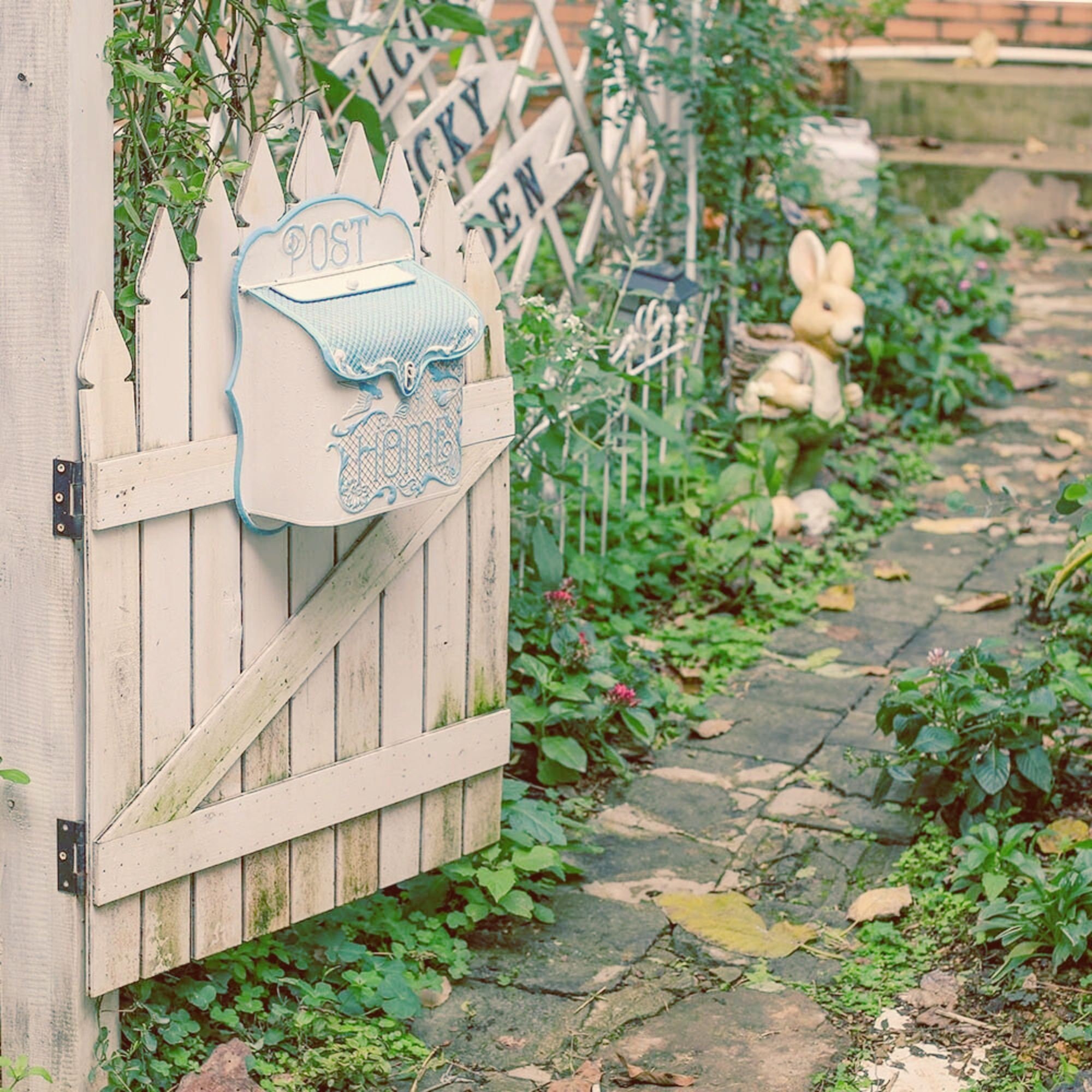 Retro Antique Mailbox Farmhouse Mailbox, Farmhouse Porch, Garden Decor ...