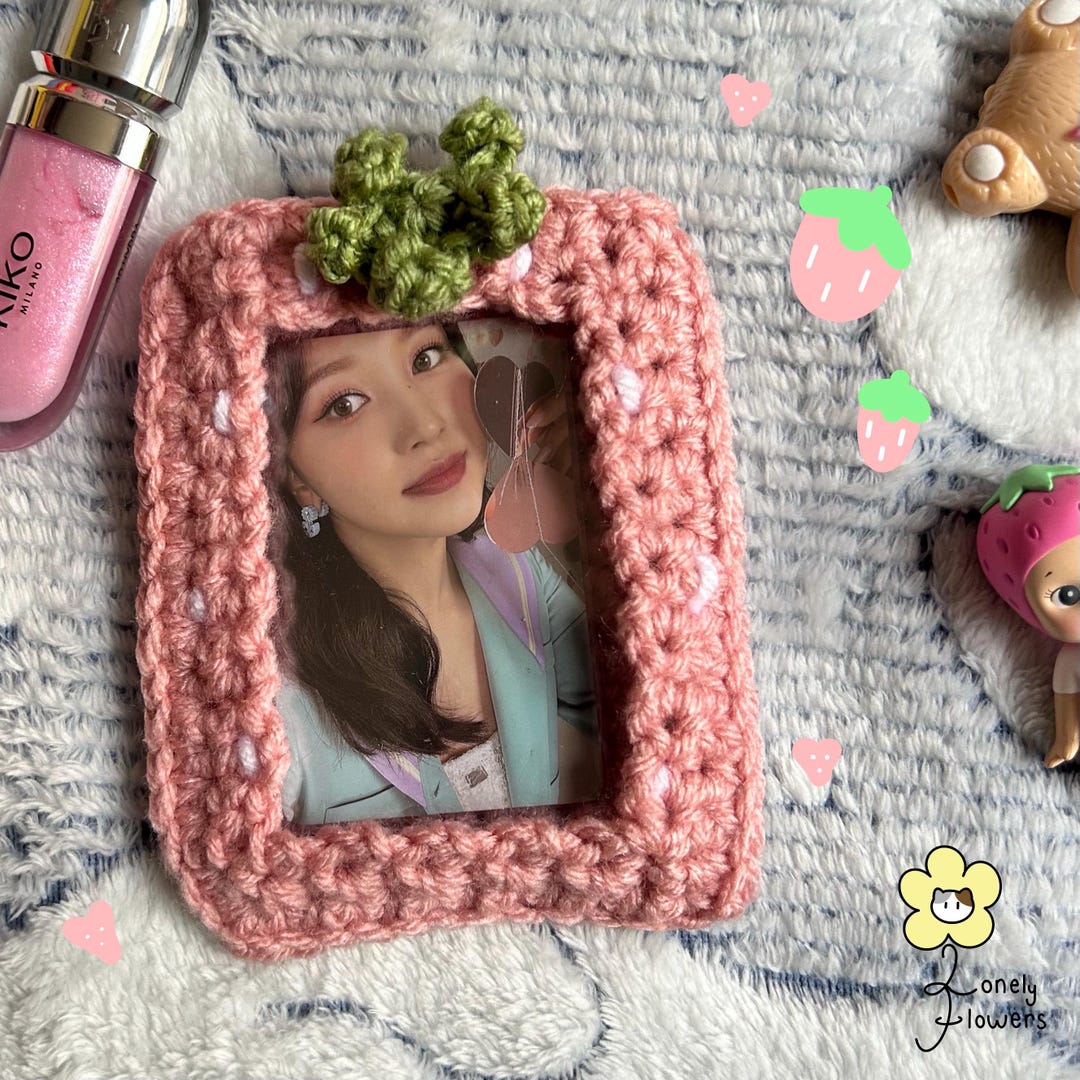 Crochet strawberry Photocard Holder - Etsy