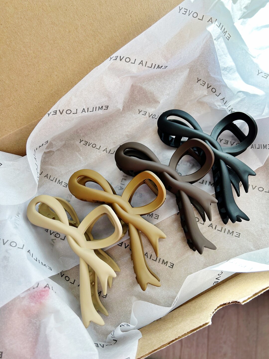 RIBBON CLAW CLIP Pack of 4, Matte Claw Clip, Hair Claw, Strong Grip ...