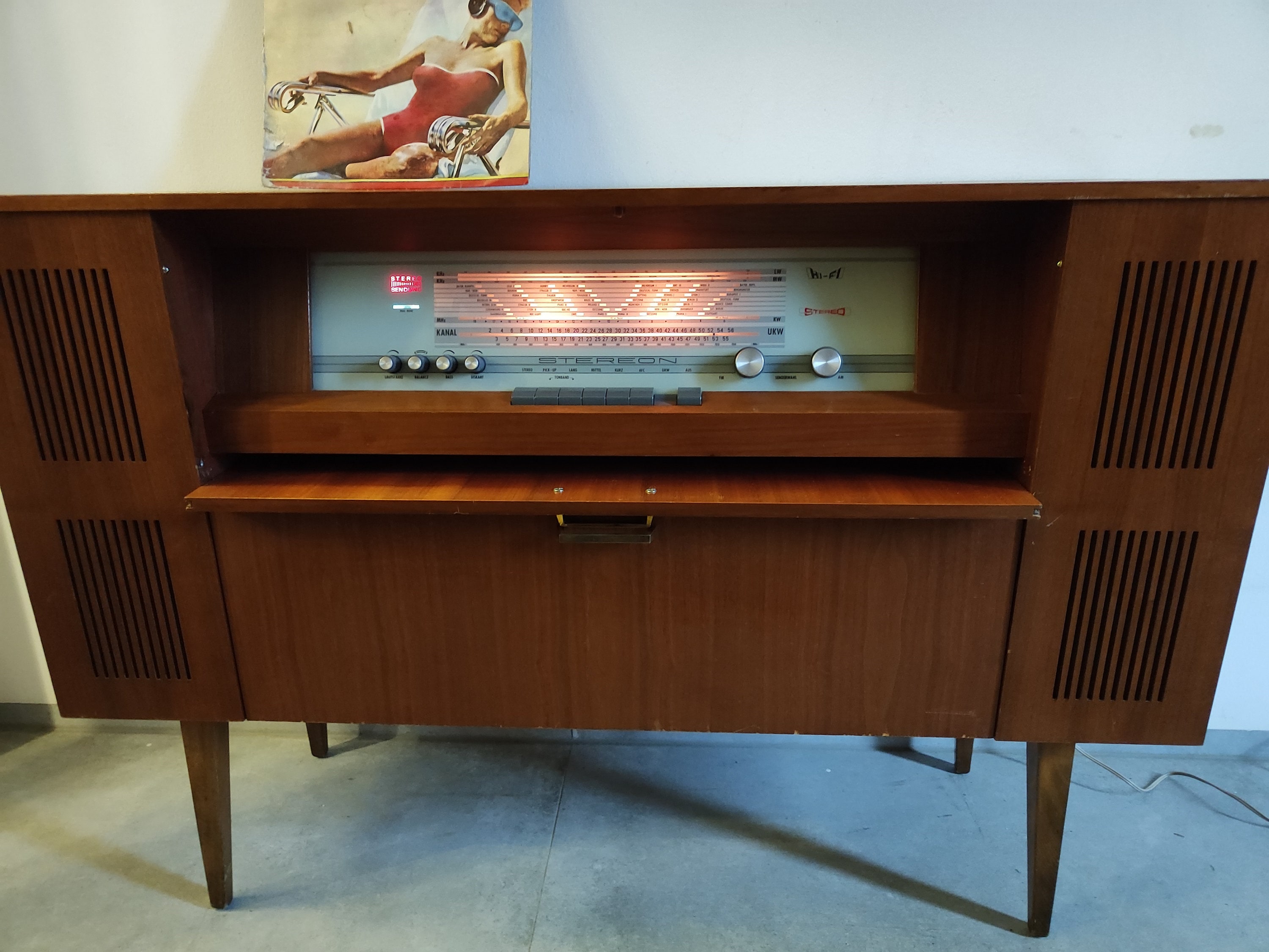 Vintage Universum Radio and Record Player Cabinet / Vintage HI FI ...