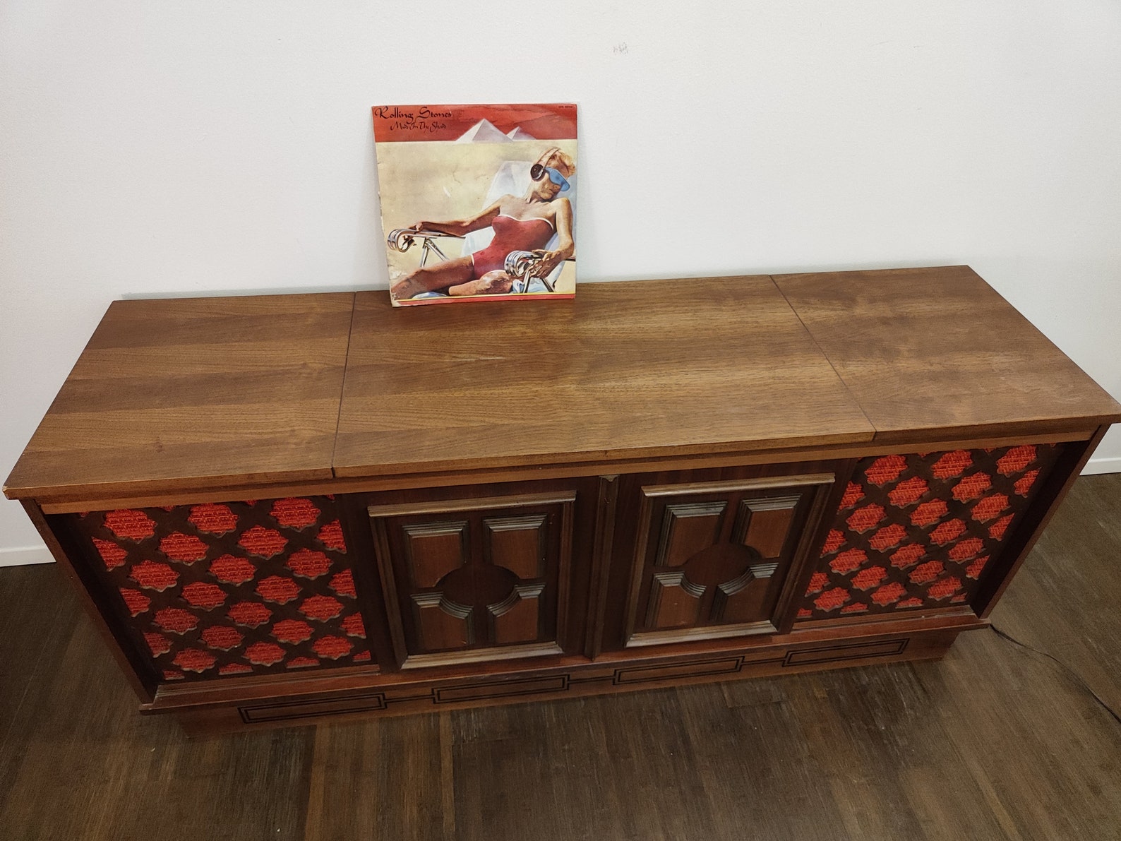 Vintage Radio and Record Player Cabinet / Vintage HI FI / Stereo ...