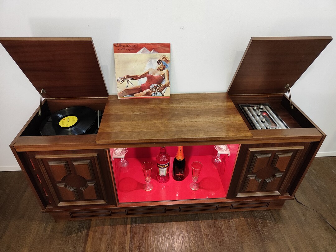 Vintage Radio and Record Player Cabinet / Vintage HI FI / Stereo ...