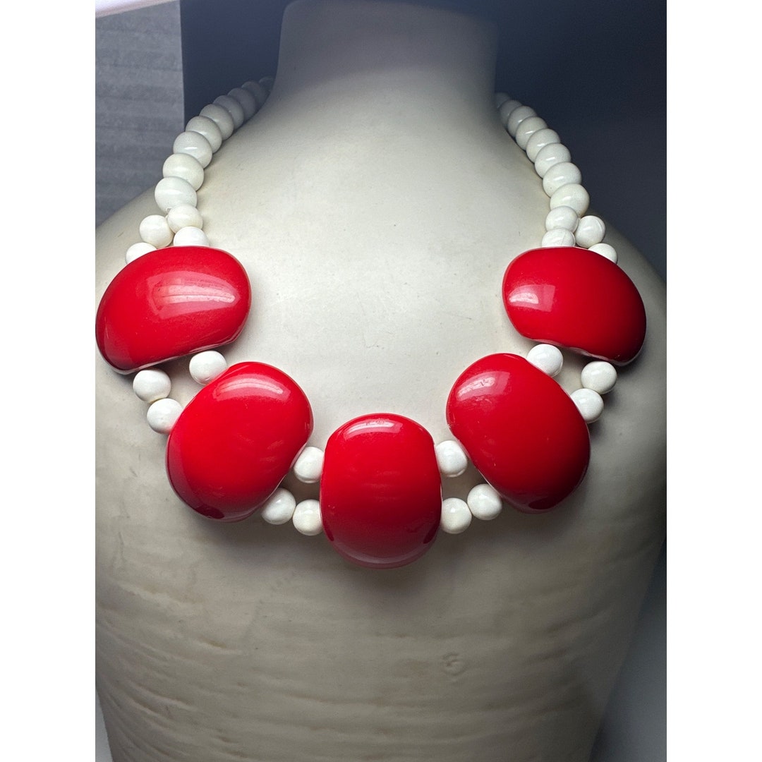 Cute Vintage Mod Necklace - Etsy