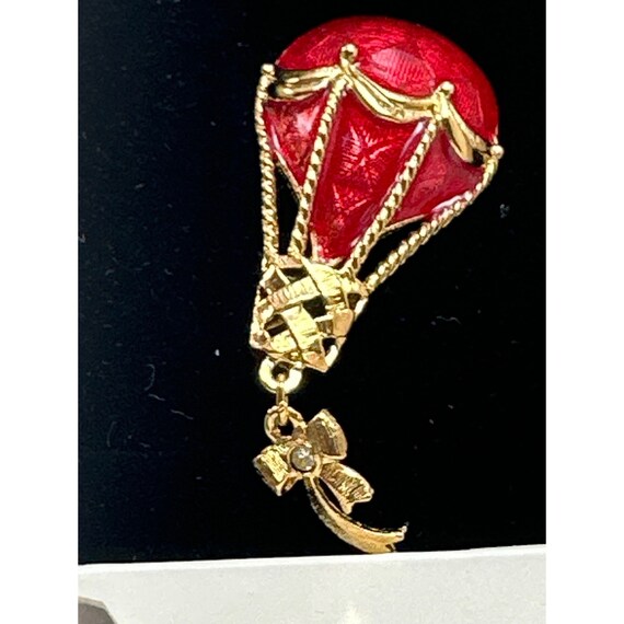 Vintage Avon 'Wind of Charm' Pin - New - Gem