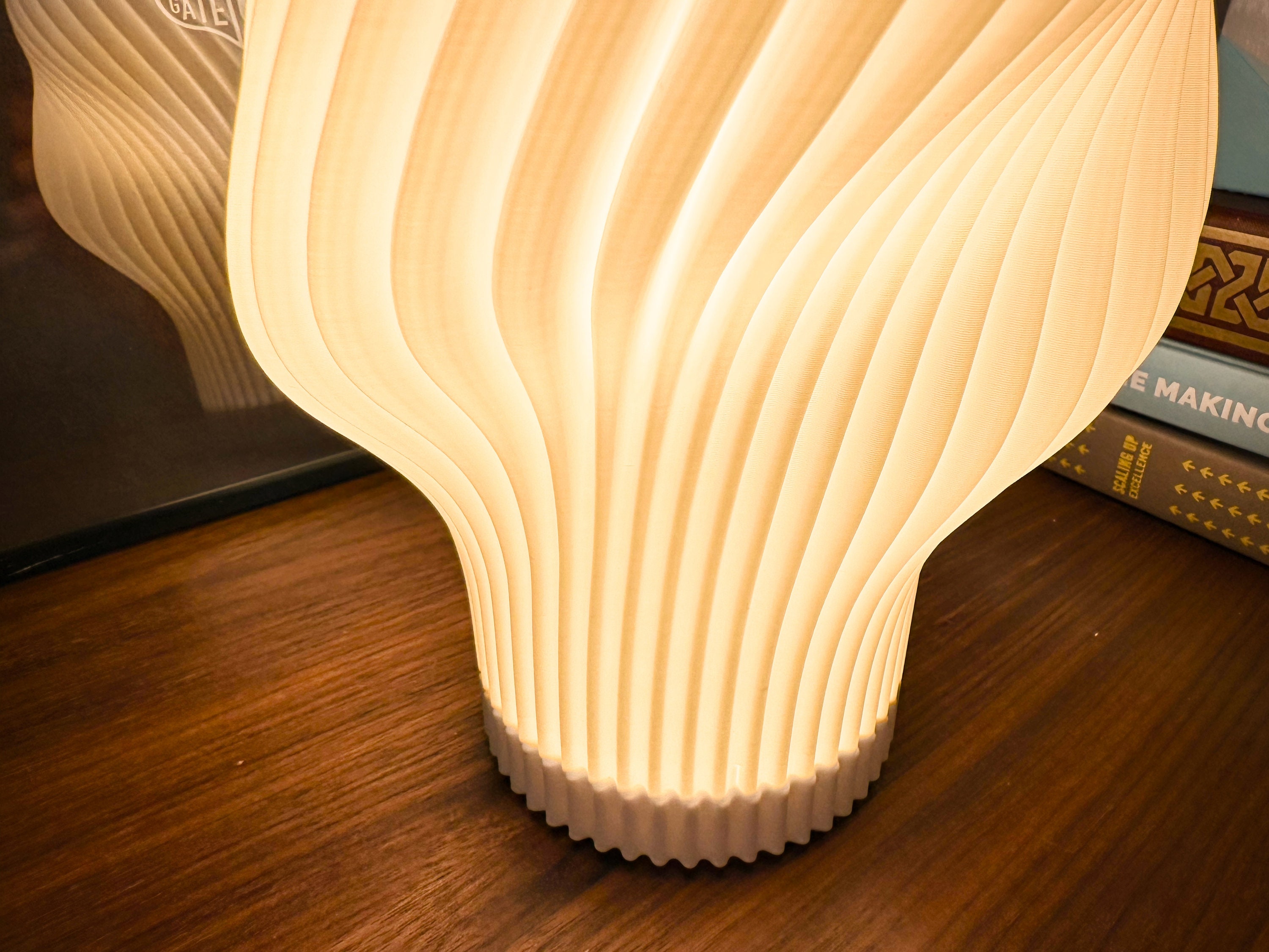 Flourish Lamp: Wavy Table Lamp 3D Printer Files (STL + 3MF) - Etsy