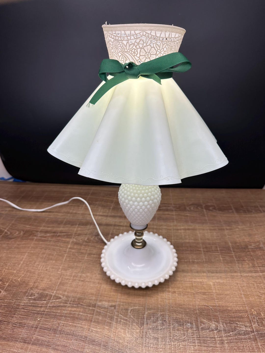 Vintage Milk Glass Table Lamp With Decorative Shade – Cottagecore ...