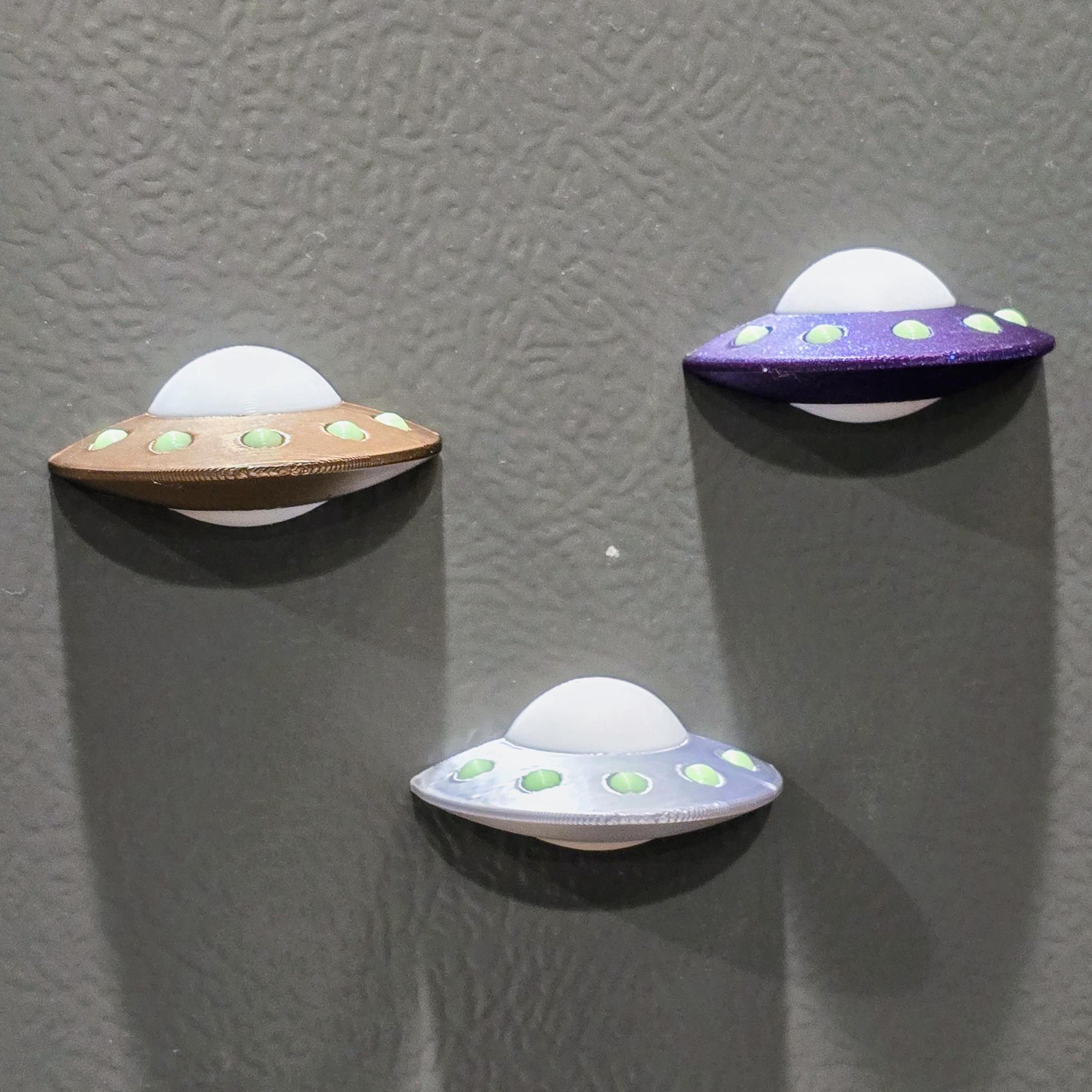 UFO Fridge Magnets [3-pack] With Glow-in-the-dark Accents ...