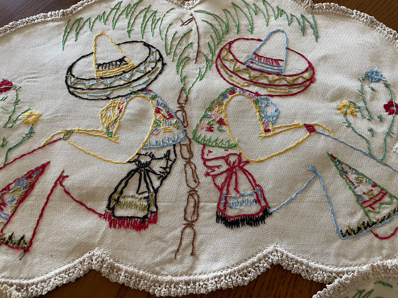SLEEPING MEXICAN Vintage Hand Stitched Three Piece Duchess/ Doily Set ...