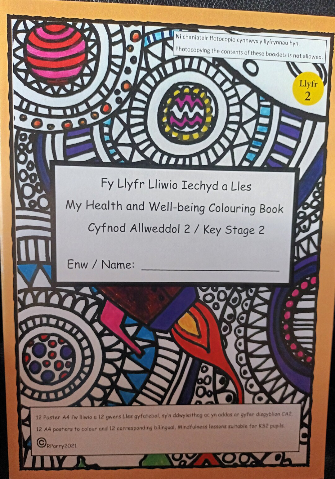 Lles / Wellness Llyfr Lliwio a Gwersi Lles Oed 7-12 / Wellness Lessons ...