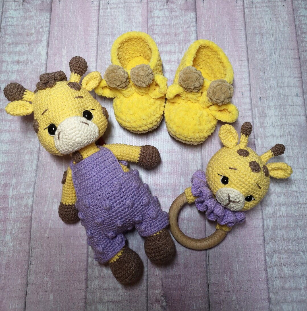 Baby Giraffe Set Toy, Rattle and Booties, Amigurumi Toy - Etsy UK