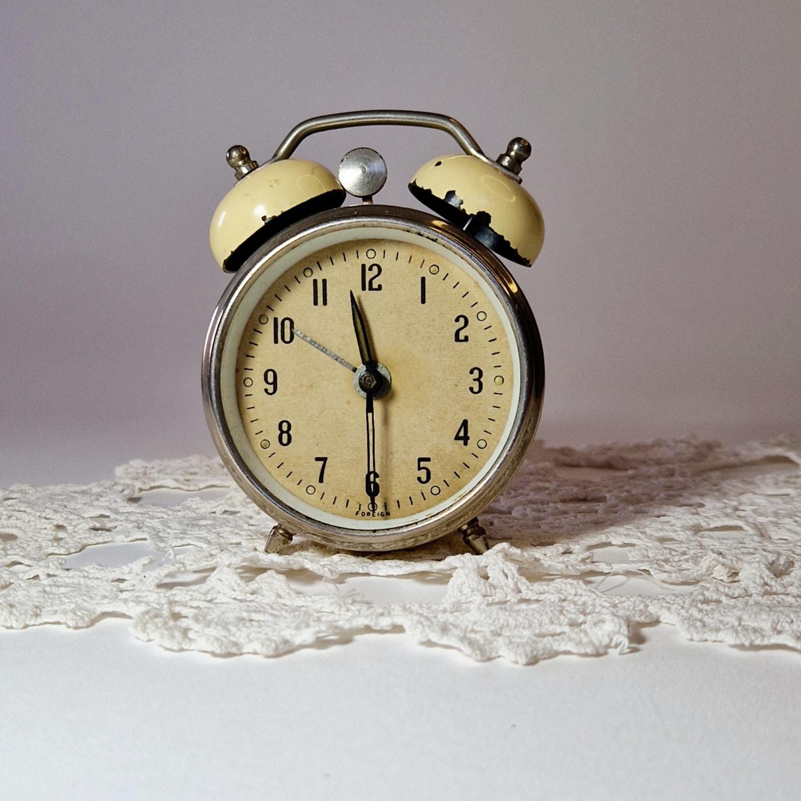 Vintage Mechanical Alarm Clocks Retro Grandpa Clocks Vintage Alarm ...
