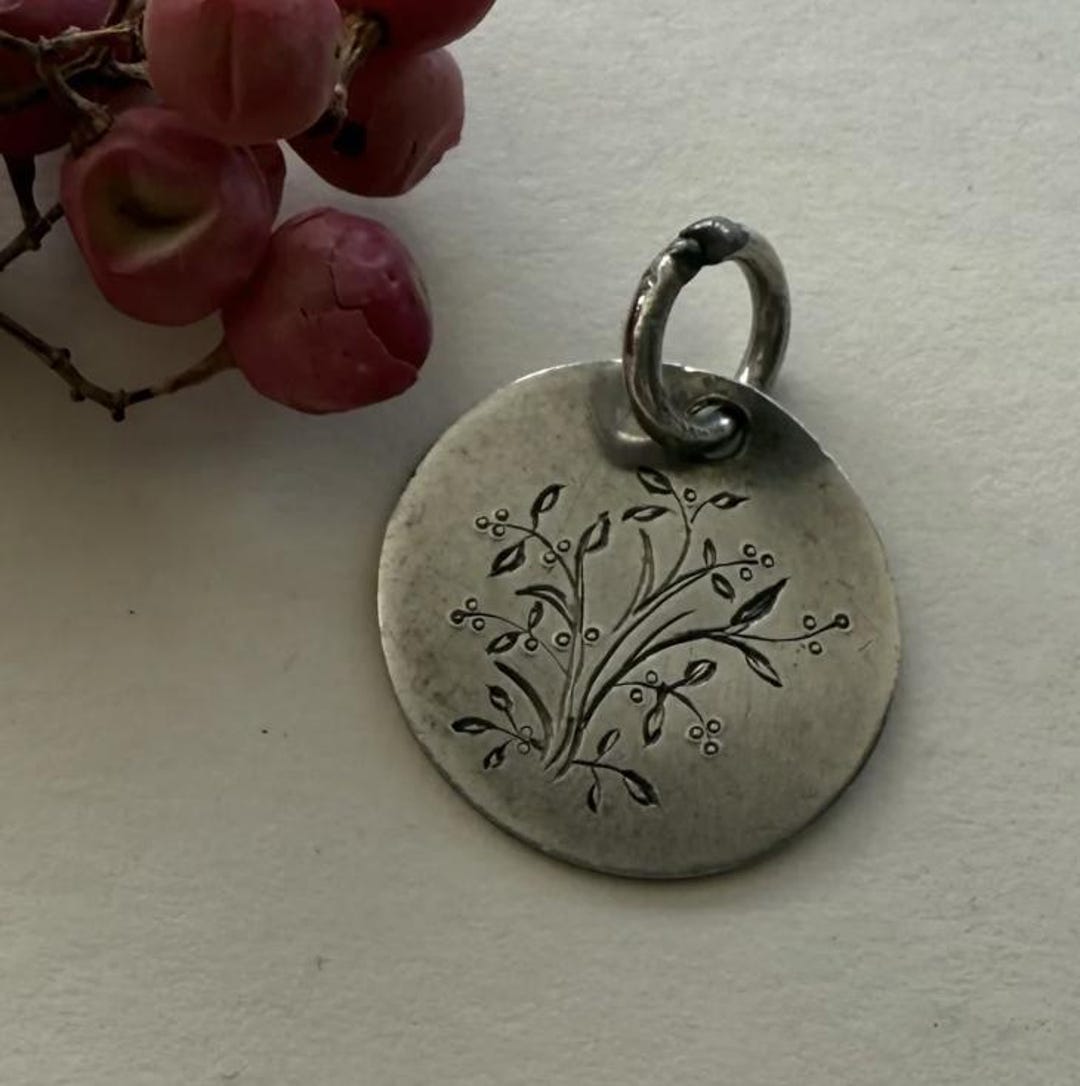 Victorian Florrie & Flowers Love Token Charm - Etsy