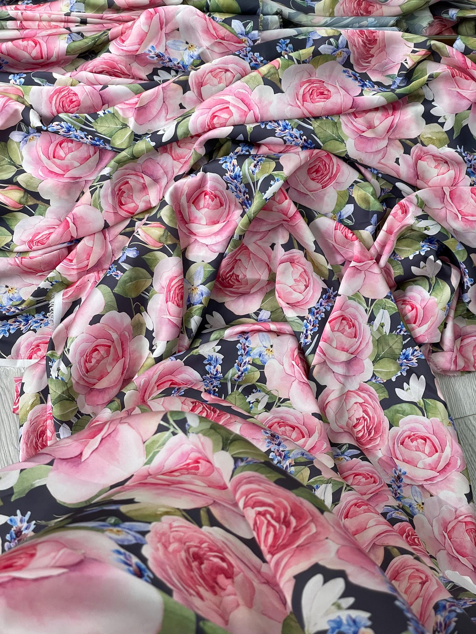 Rose Patterned Silky Satin Fabric: Italian Fashion Dress Design (1.64 ...