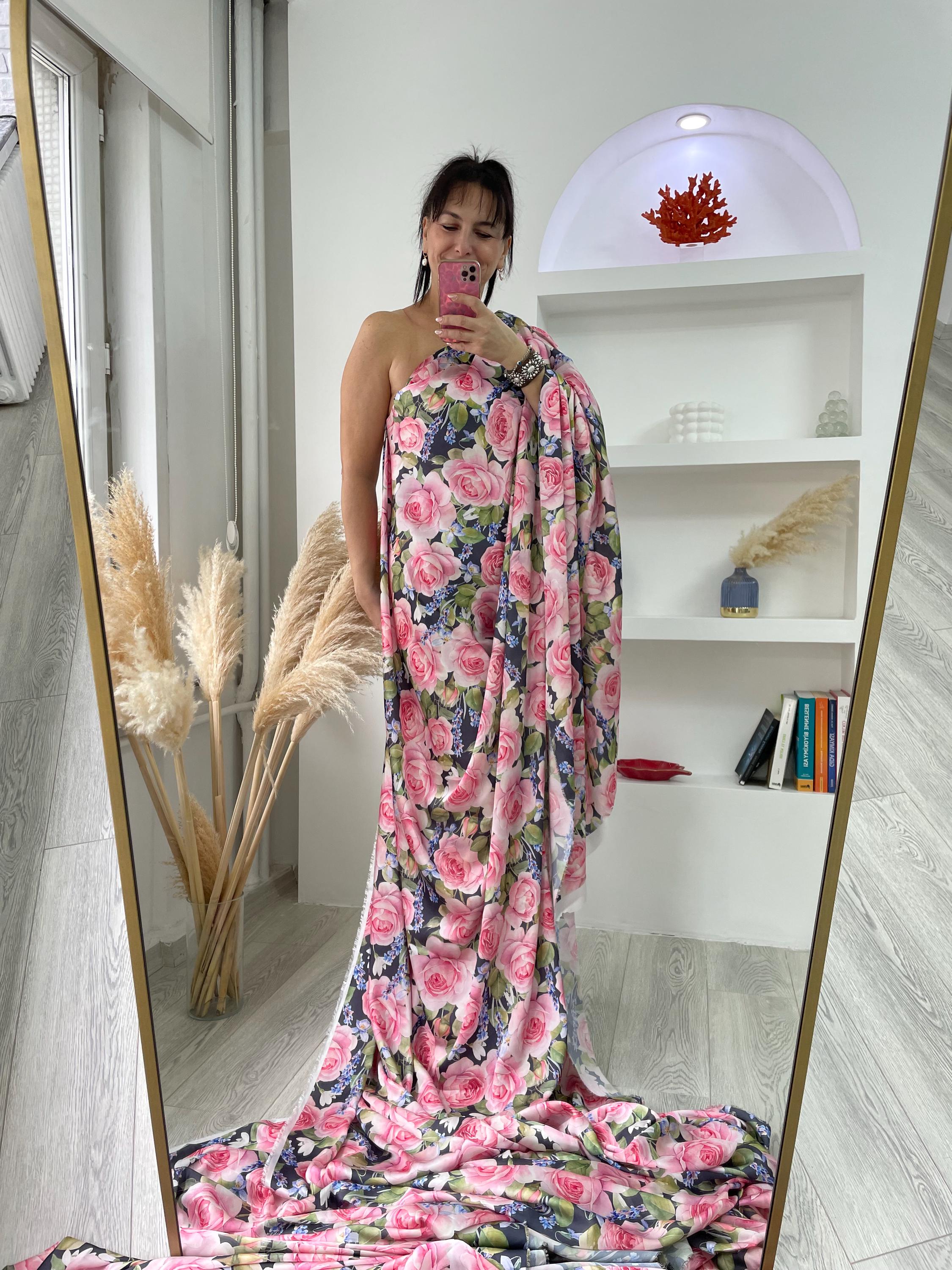 Rose Patterned Silky Satin Fabric: Italian Fashion Dress Design (1.64 ...