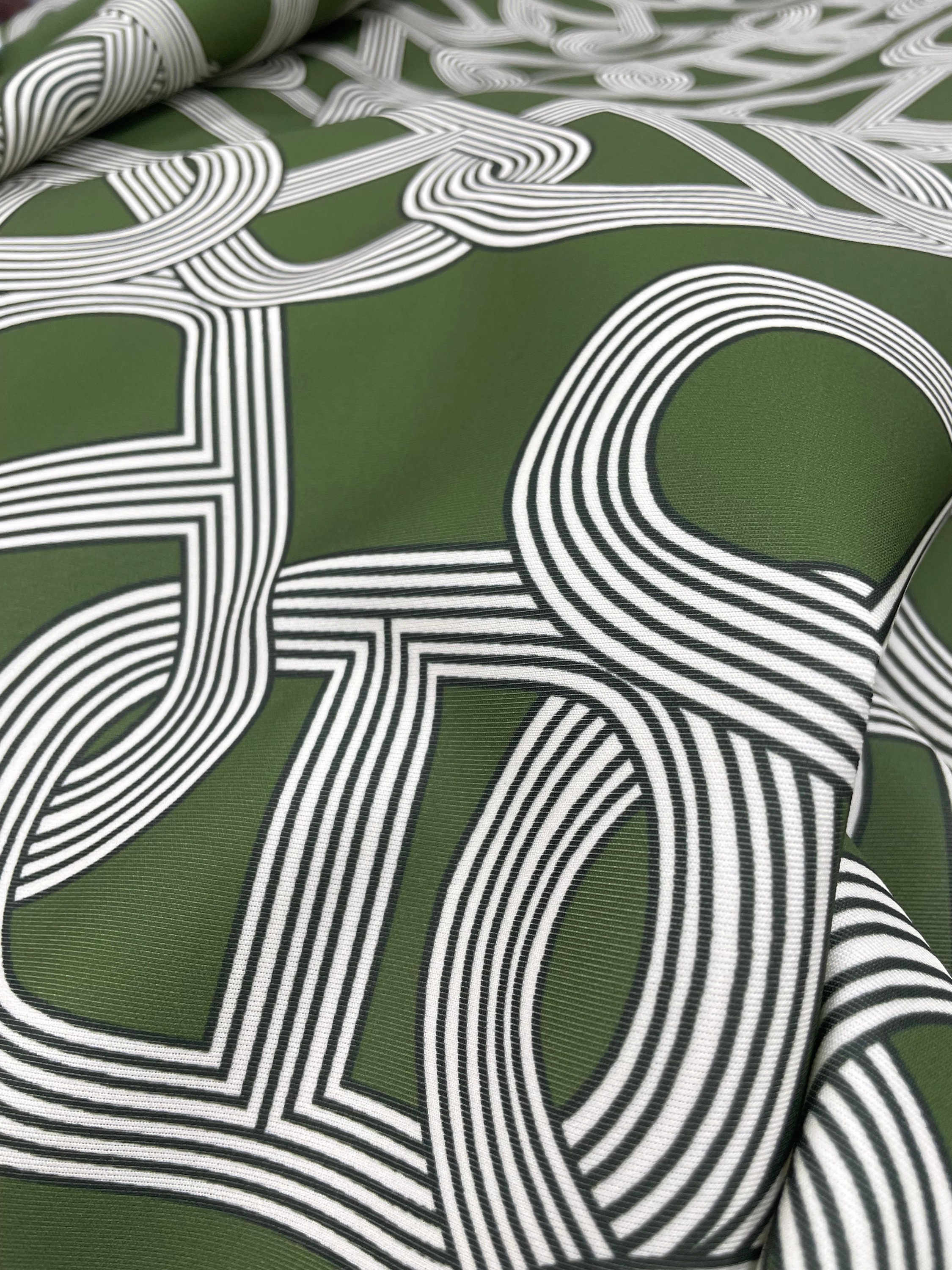 Retro Fabric Vintage Crepe Fabric Green Color Fabric it is a Suitable ...