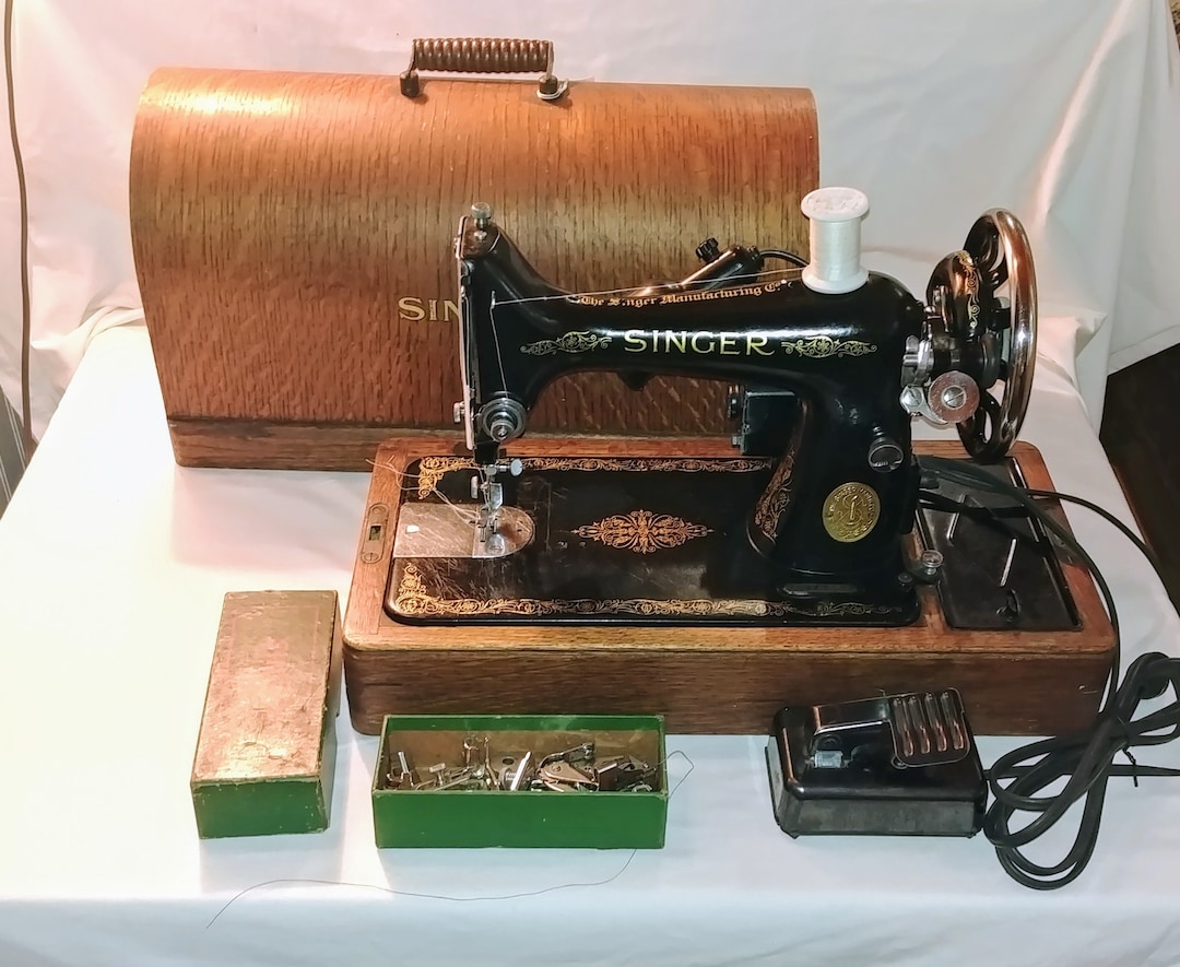 Beautiful Singer 99 Portable Sewing Machine With Rare Tiger Oak ...