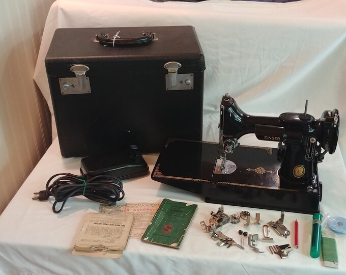 Singer 221 Featherweight With Case , Buttonholer and Accessories 1952 ...