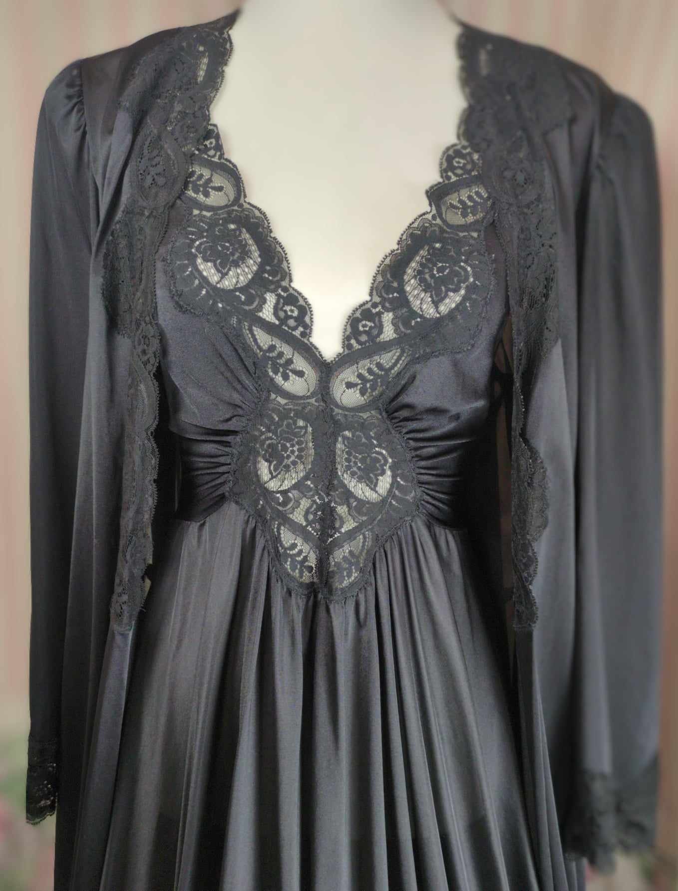 Vintage Olga Nightgown And Robe Set Satin Lace Trim In Classic Black