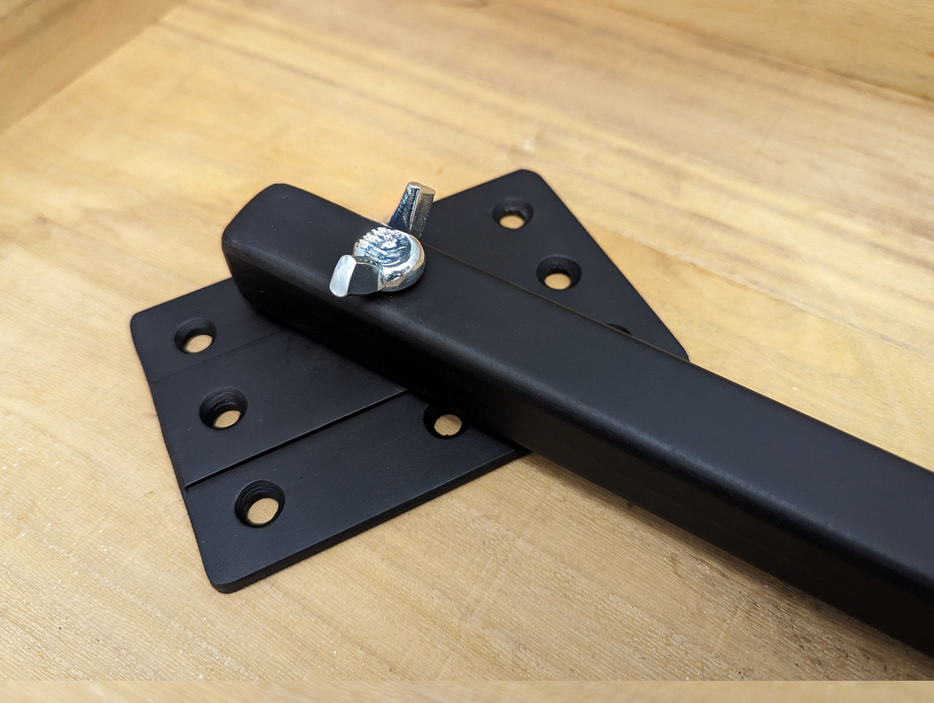 Adjustable Swiveling Arms for Extendable Dining Tables - Space-saving ...